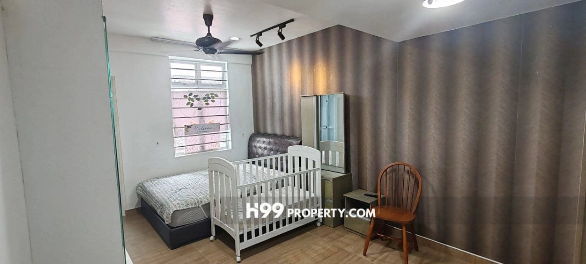 5-Bedroom Fully Renovated Home @ Taman Molek - H99PROPERTY.COM