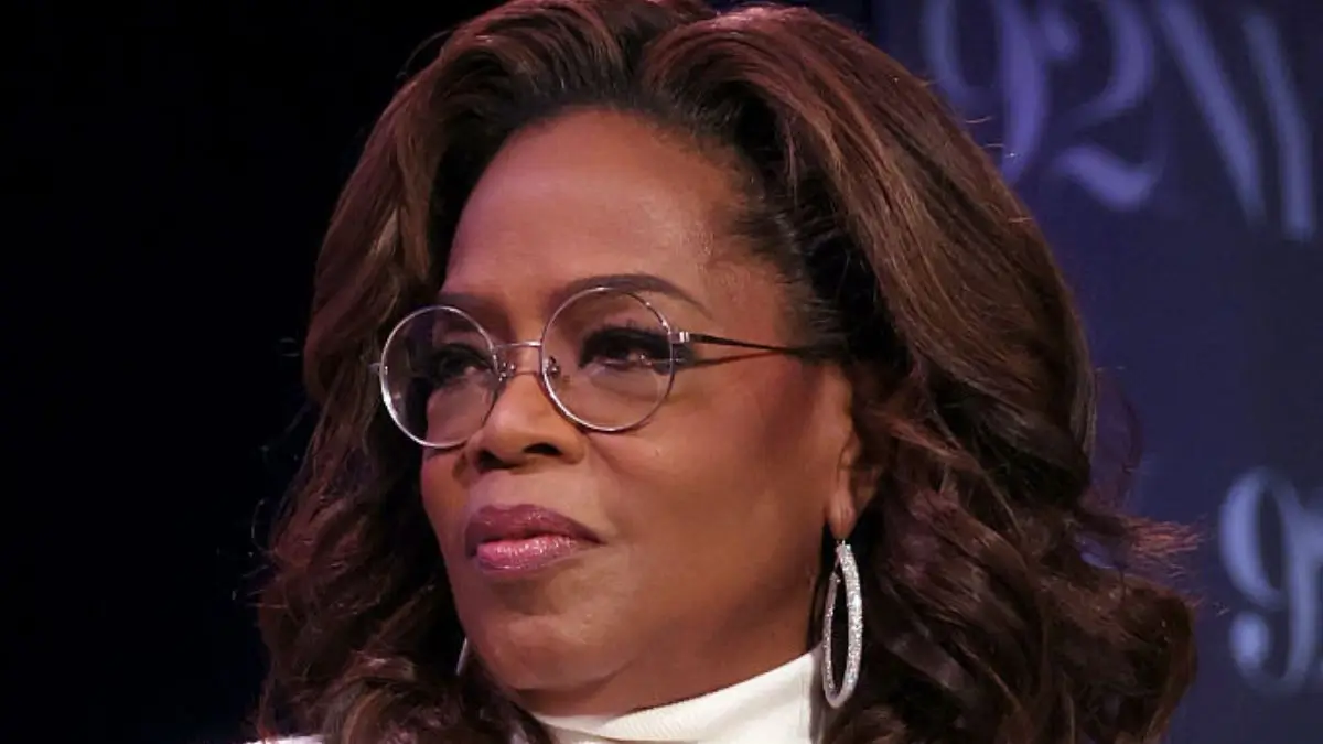 ‘Oprah This You?’: Viral Oprah Winfrey Bikini Photo Posing with Epstein ...
