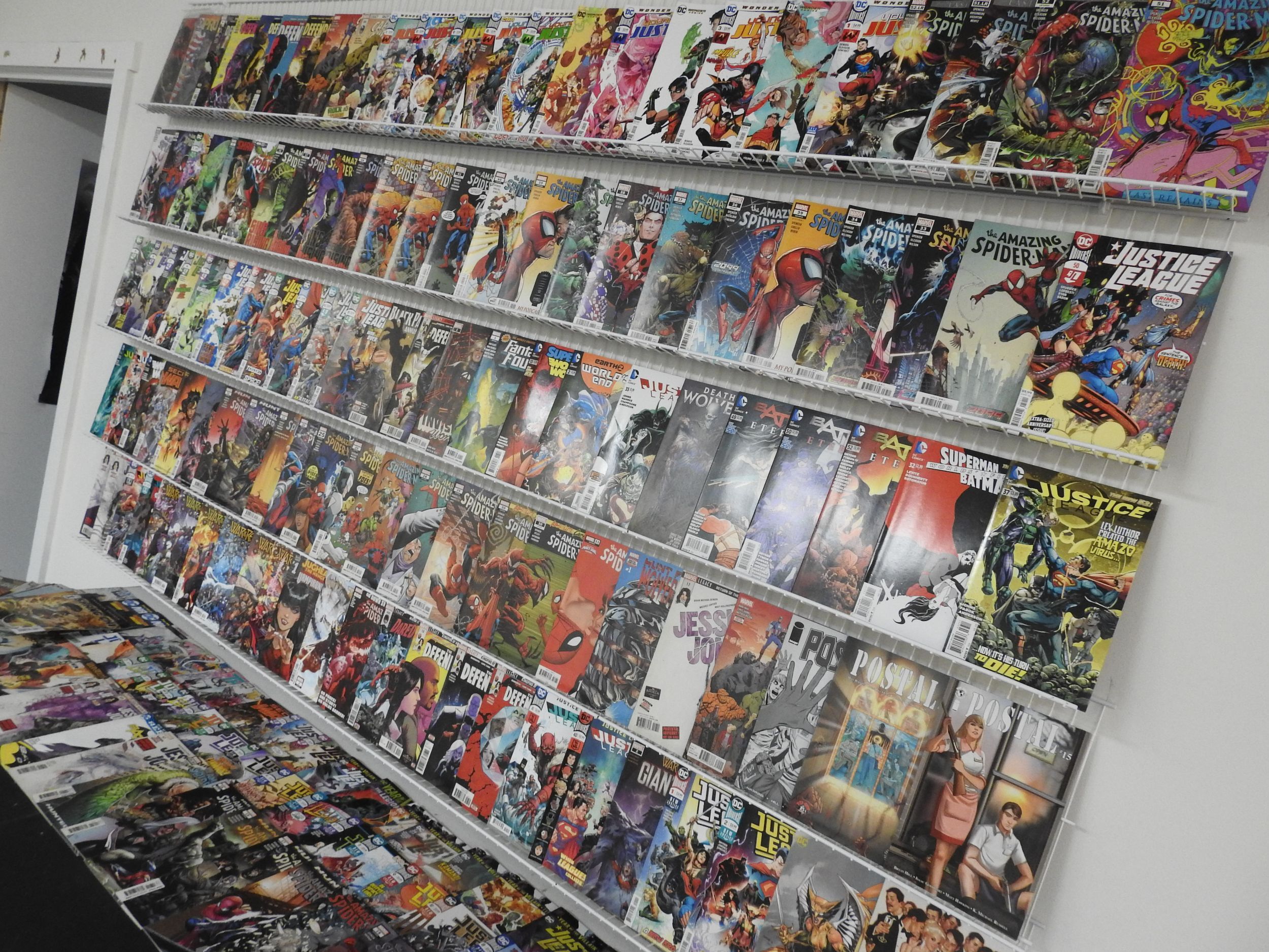 Huge Lot of 210+ Comics W/ Spiderman, Defenders, Justice League Avg. VF ...
