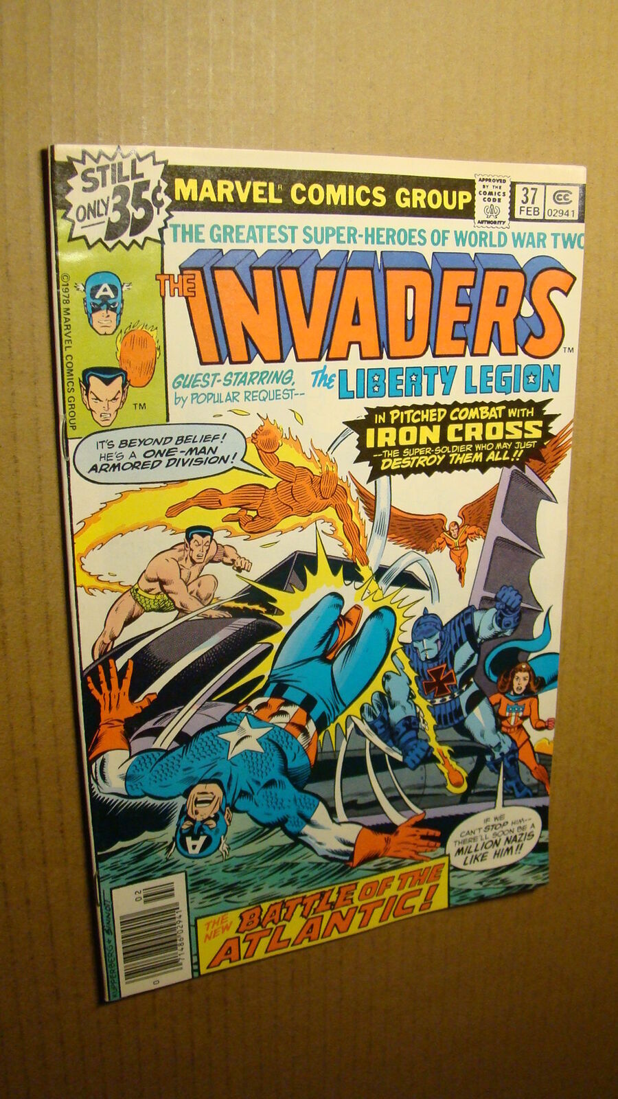 Invaders 37 *High Grade* Captain America VS Iron Cross 1st APP Lady ...