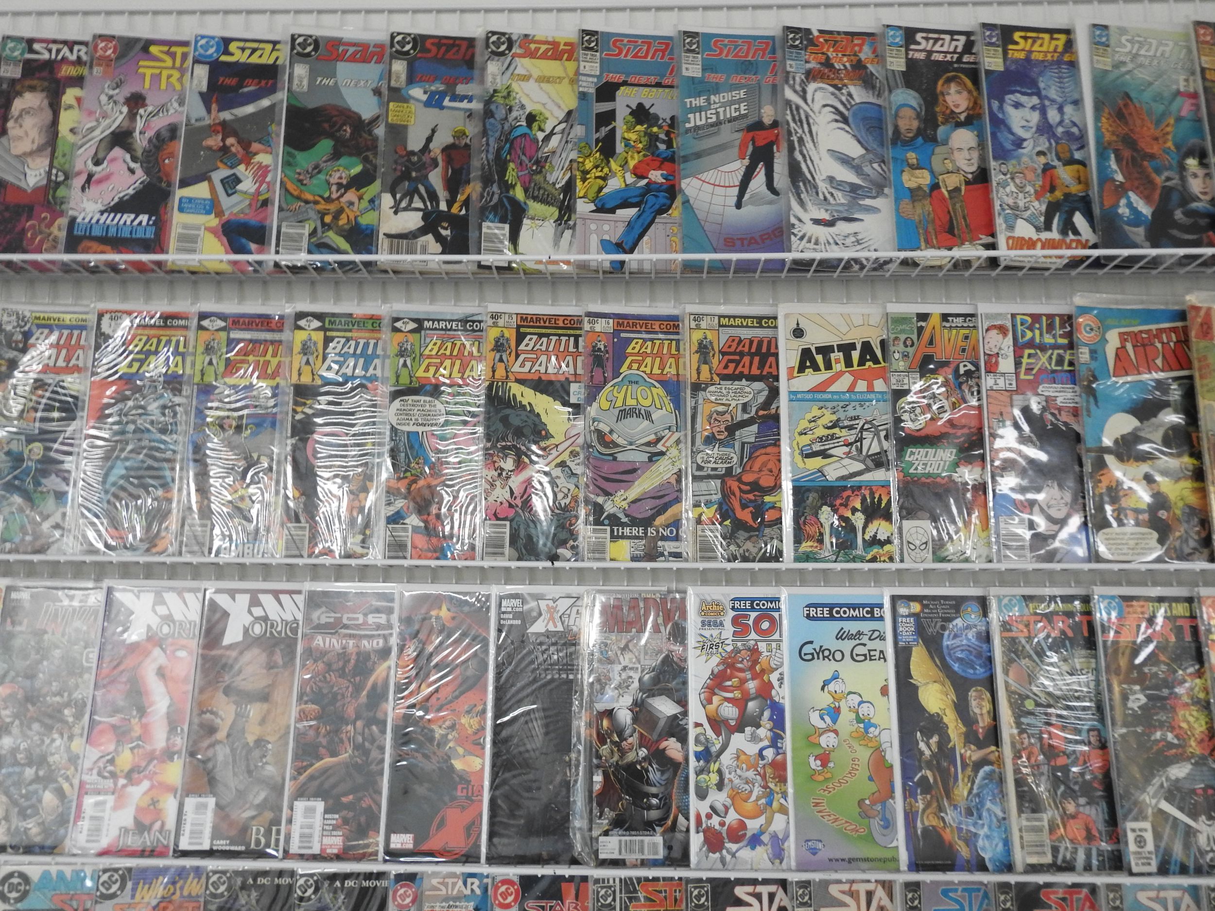 Huge Lot 120+ Comics W/ Star trek, X-Men, Battlestar Galactica+ Avg ...