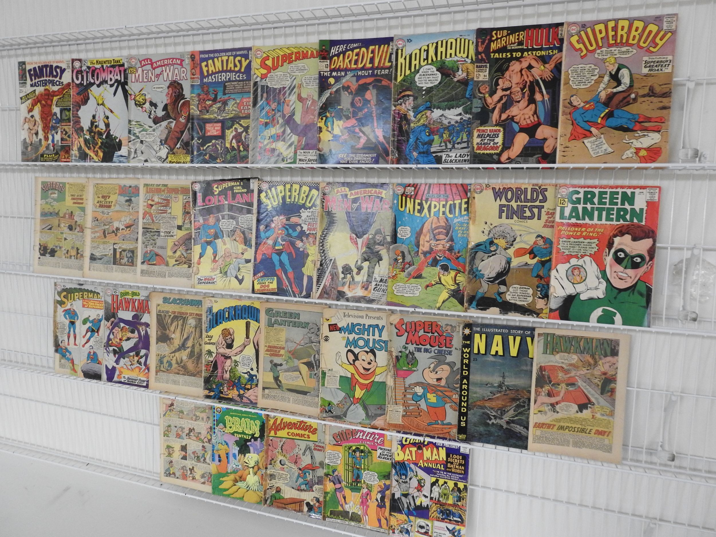 Lot of 32 Low Grade Comics W/ Superman, Batman, Green Lantern, +More ...