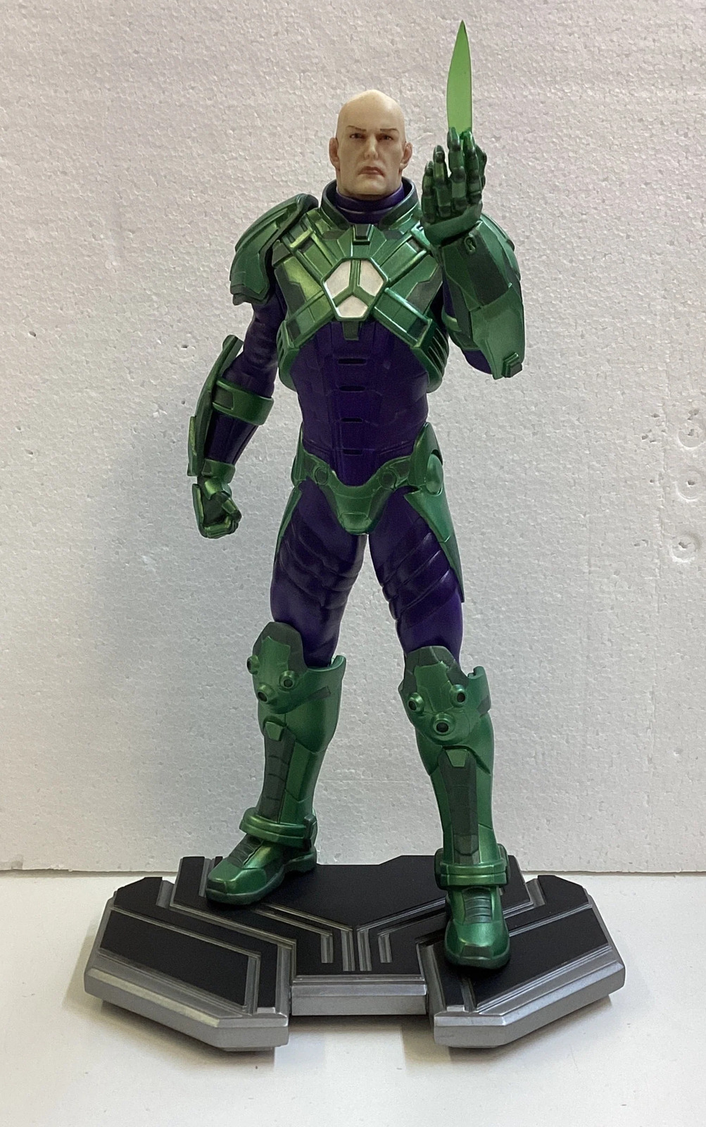 DC Comics Icons Lex Luthor Statue 776/5200 | Comic Collectibles ...