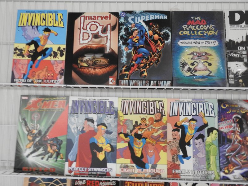 Huge Lot of 40 Trade Paperbacks W/ Spiderman, Invincible, X-Men+ Avg VF ...