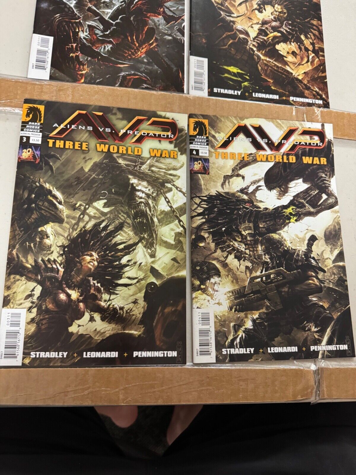 lot of four Dark Horse ALIENS VS PREDATOR THREE WORLD WAR #1 2 3 4 ...