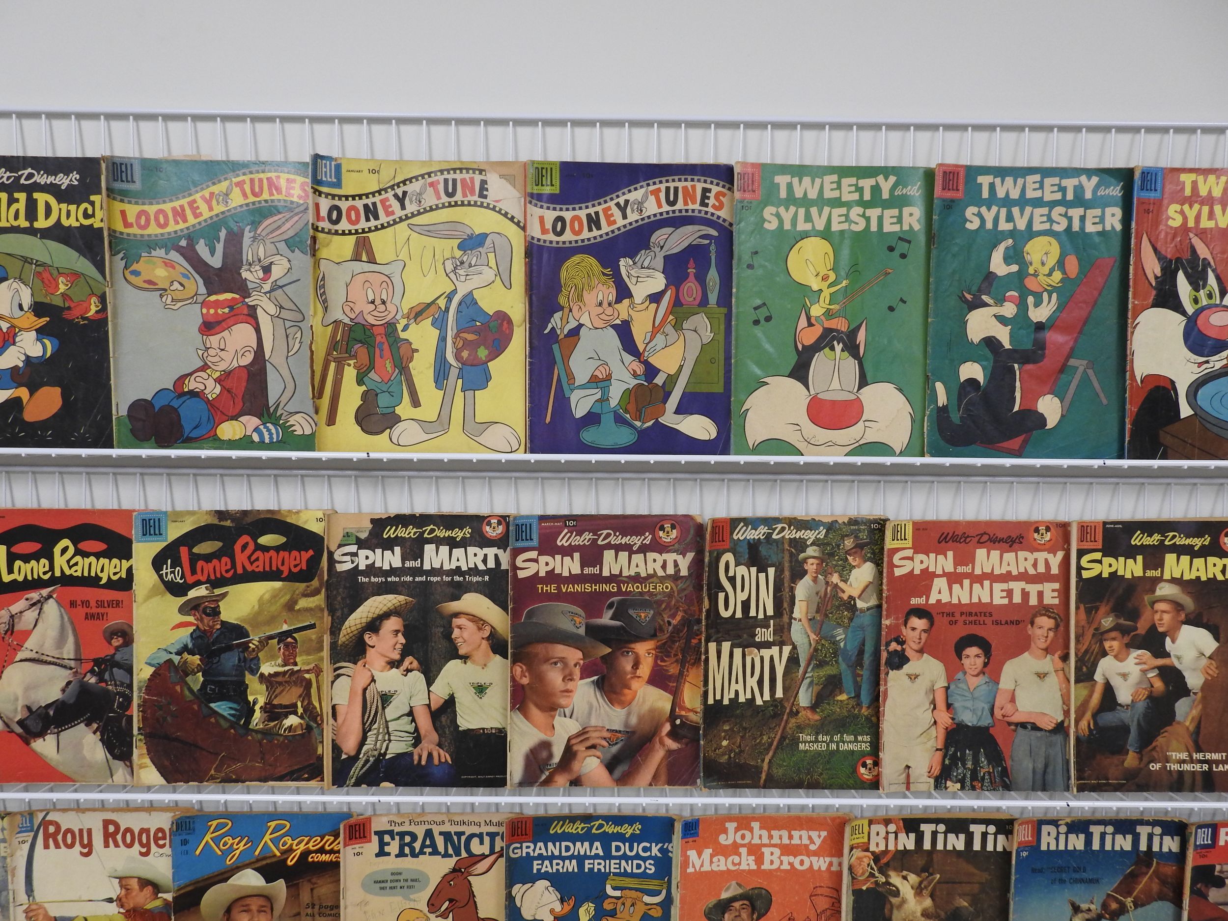 Huge Lot of 113 Low Grade Comics W/ Uncle Scrooge, Looney Tunes, +More ...