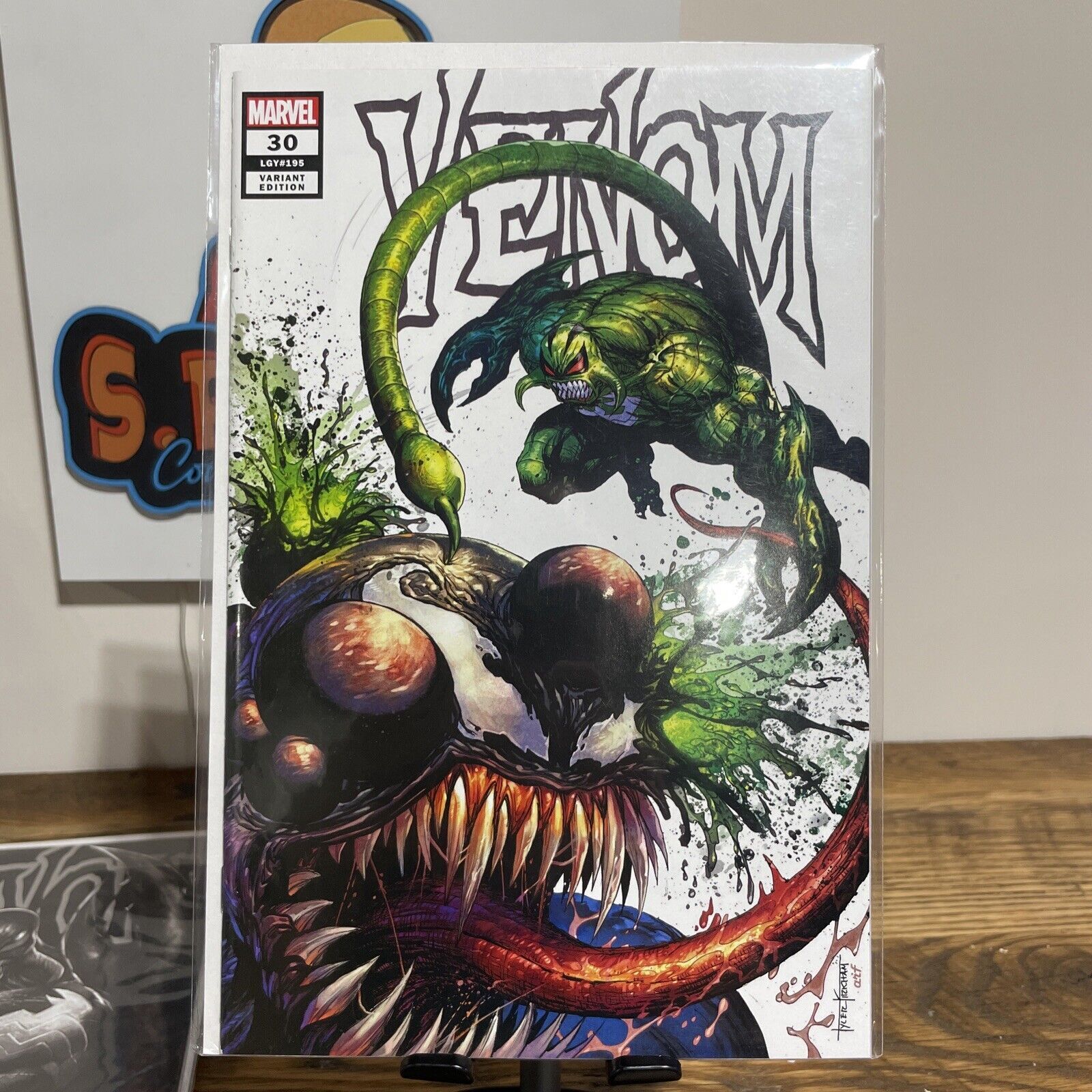 VENOM #30 (Tyler Kirkham Exclusive Secret Trade Variant) Comic Book ...