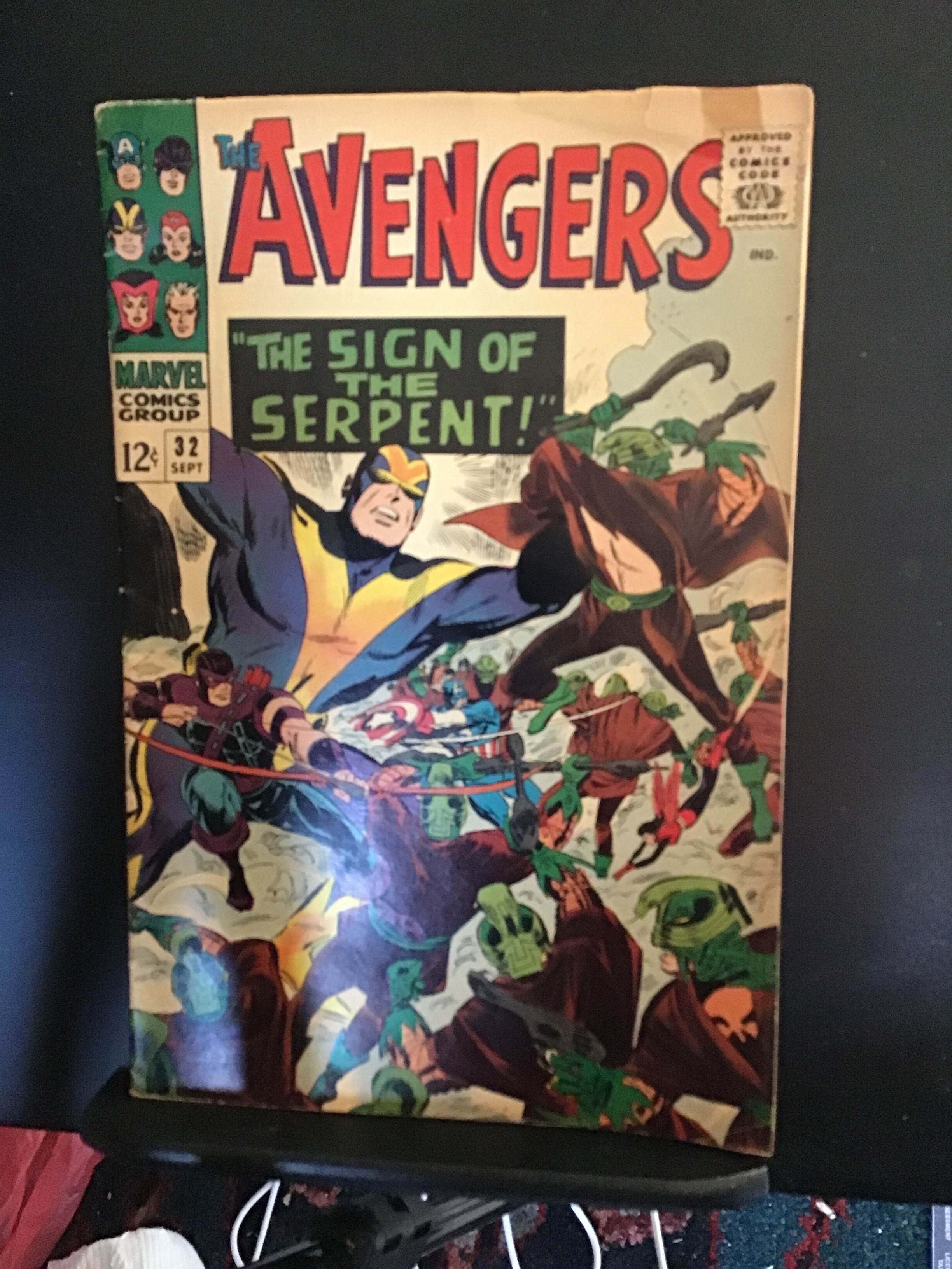 The Avengers #32 (1966) Hawkeye Giant-Man key! 1st Sons of Serpents ...
