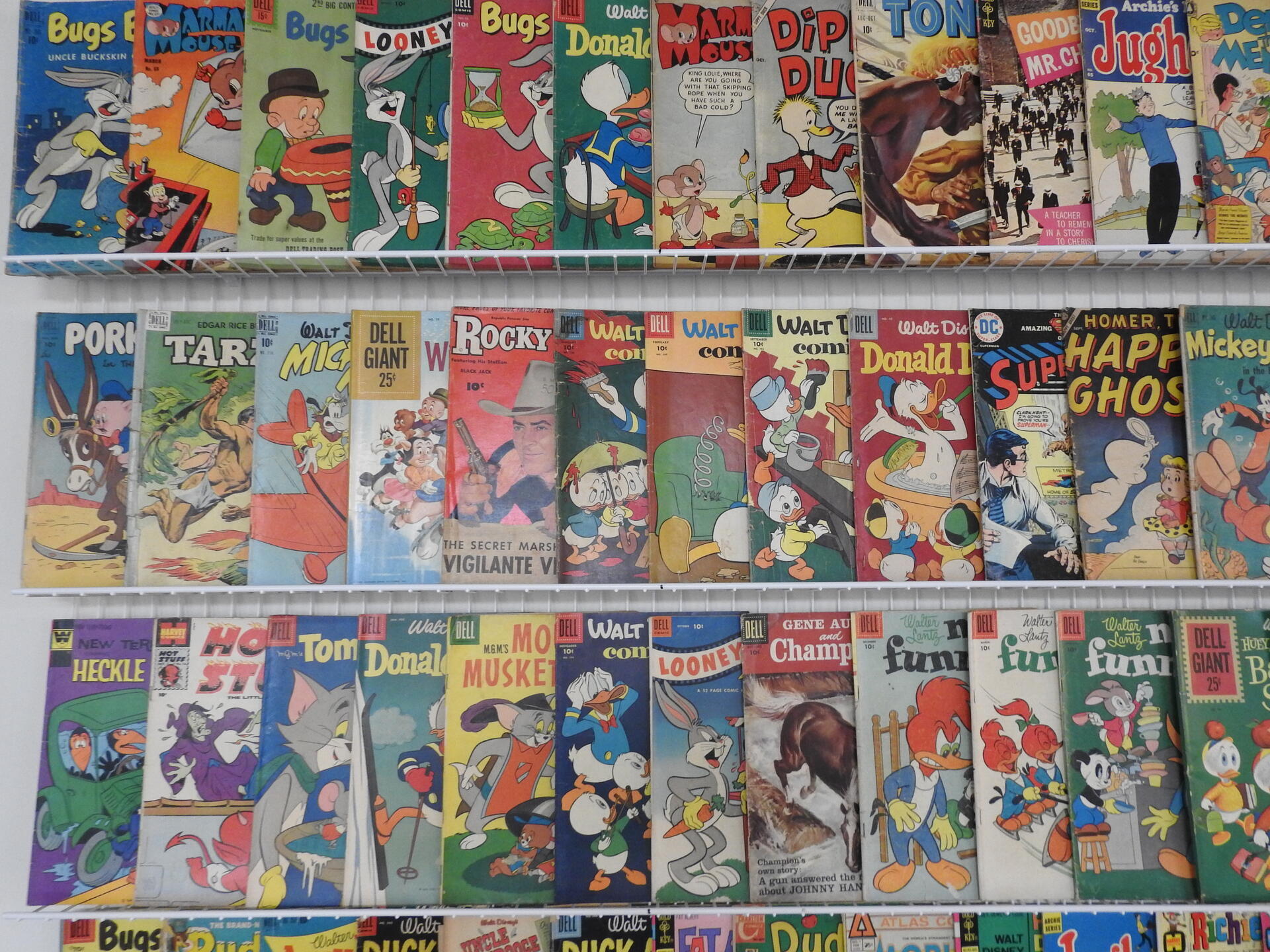 Huge Lot of 150+ Cartoon Comics W/ Bugs Bunny, Richie Rich, Donald ...