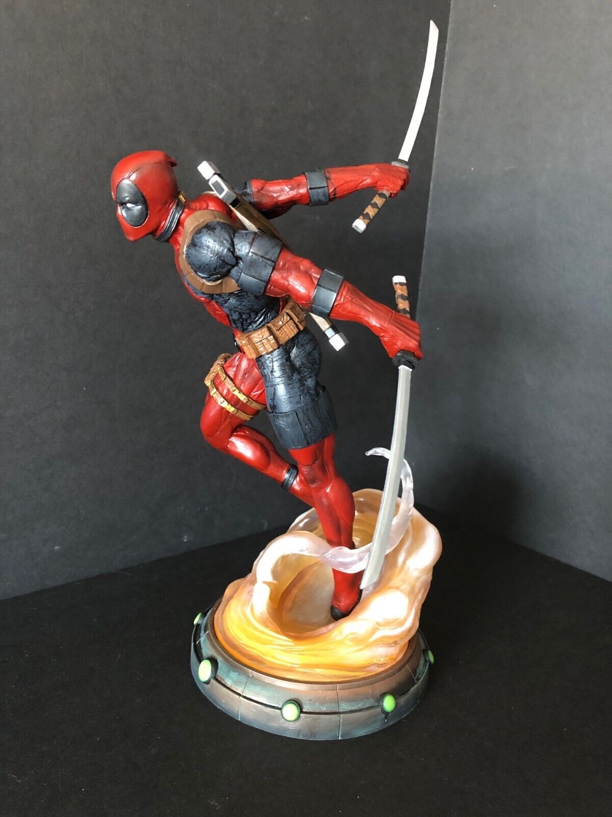 Diamond Select Gallery Marvel Deadpool PVC Diorama 9" Statue in ...