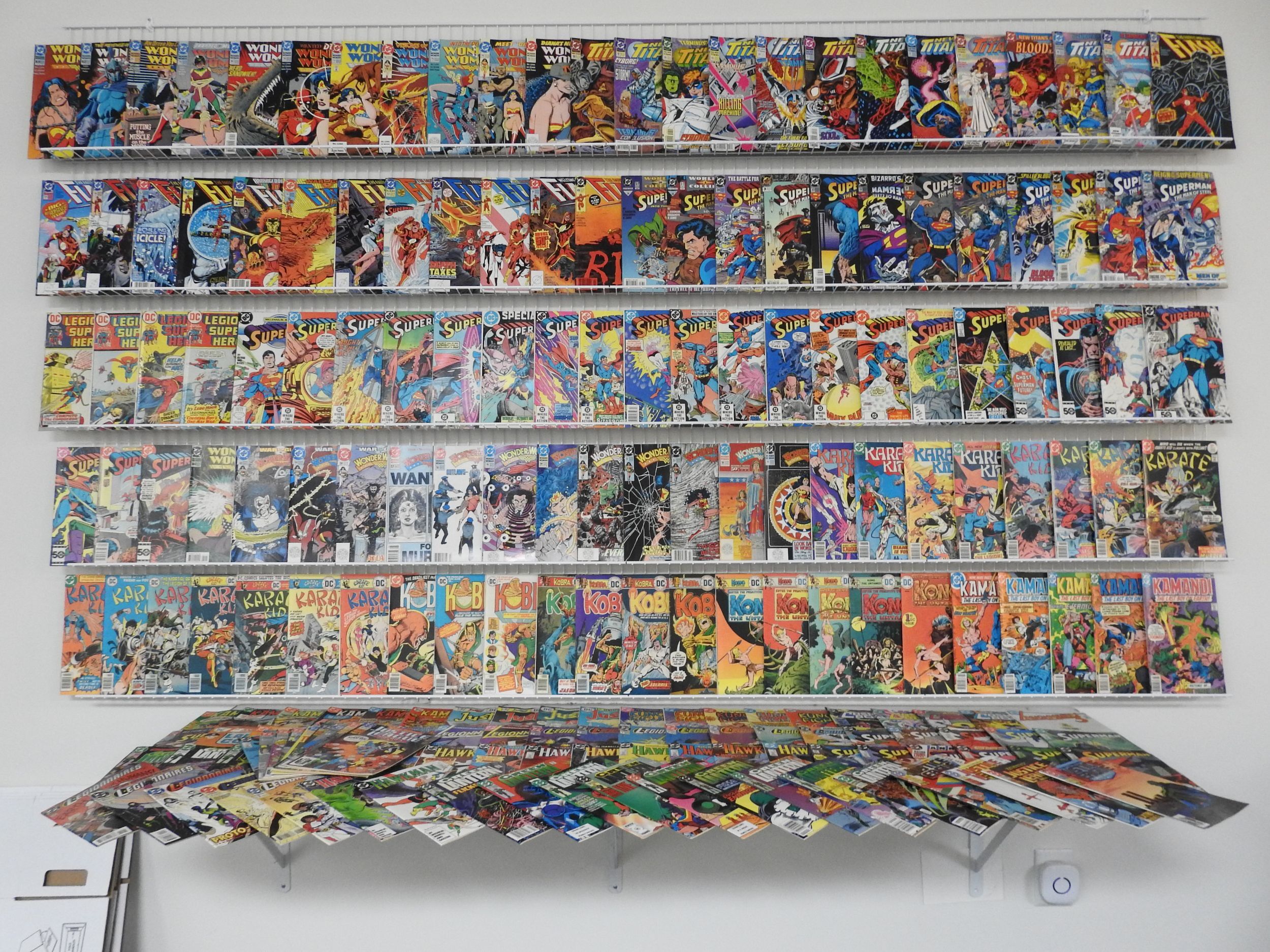 Huge Lot 200+ Comics W/ Flash, Wonder Woman, Superman+ Avg VF ...