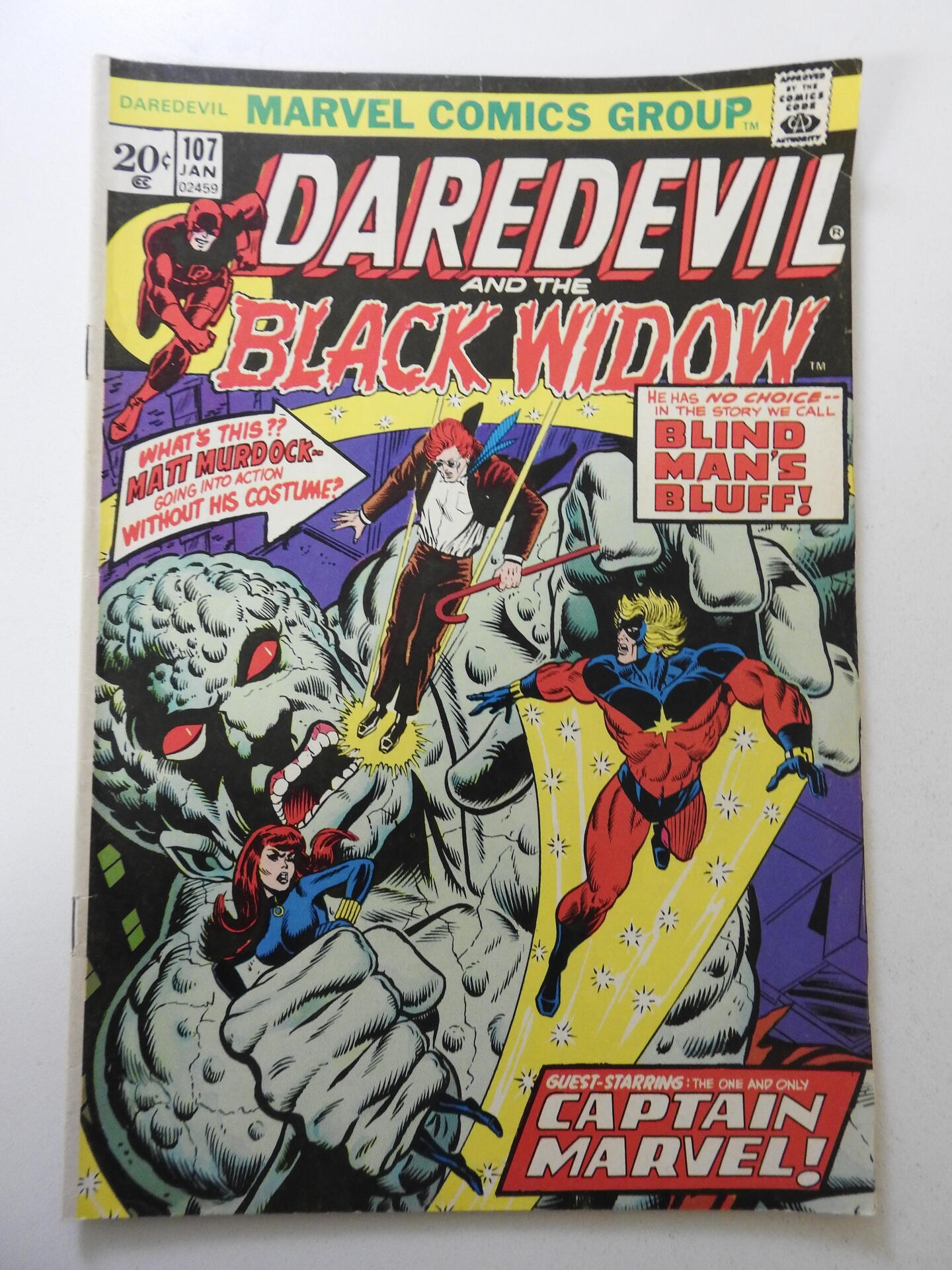Daredevil #107 (1974) VG Condition Moisture stain, rust on top staple ...
