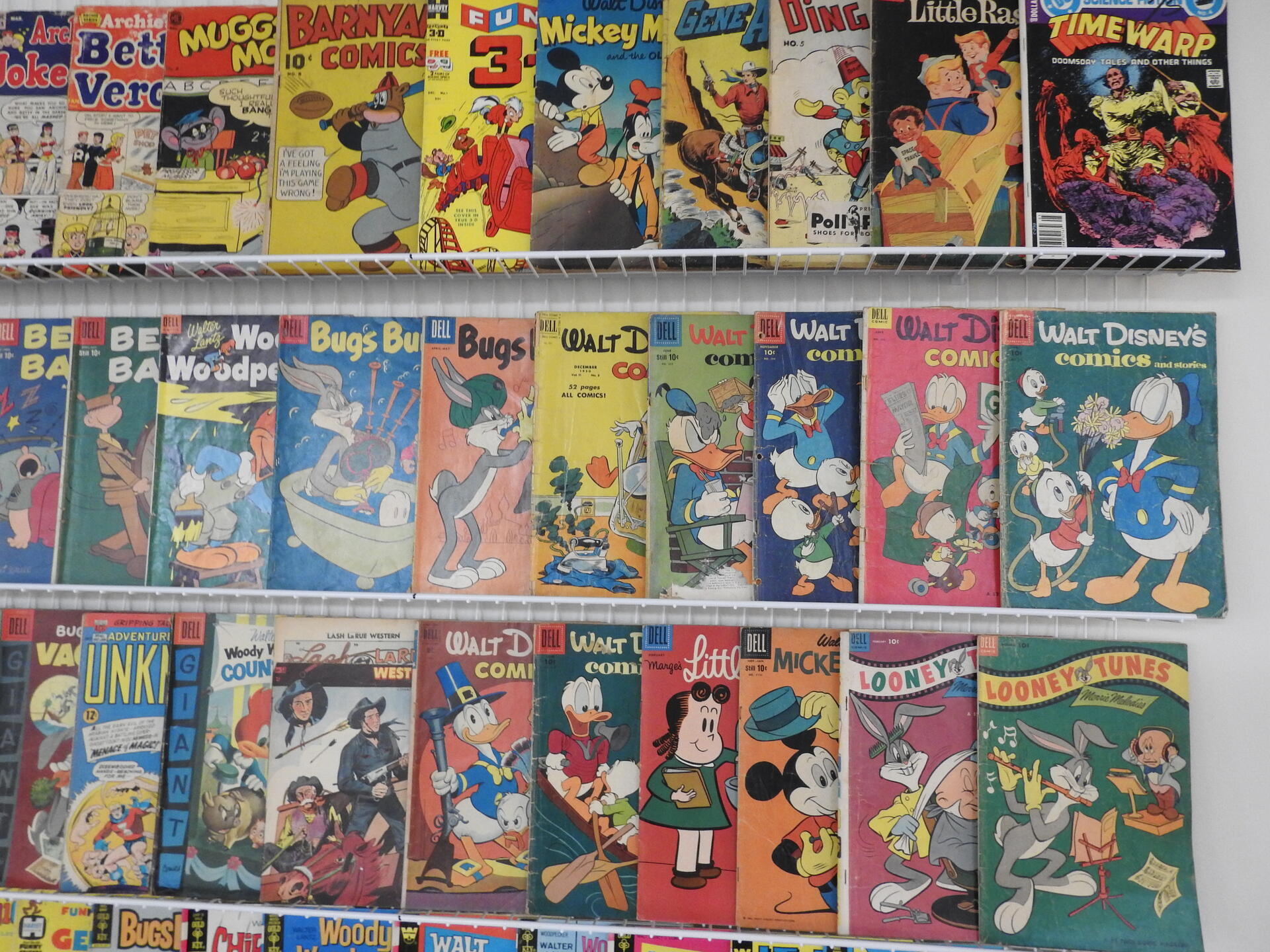 Huge Lot of 150+ Cartoon Comics W/ Bugs Bunny, Richie Rich, Donald ...