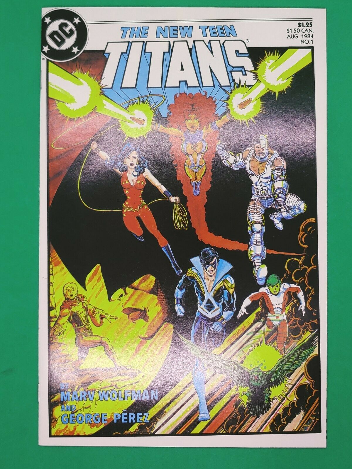 New Teen Titans (1984) #1 "Shadows in the Dark!" NM- DC Comic | Comic ...