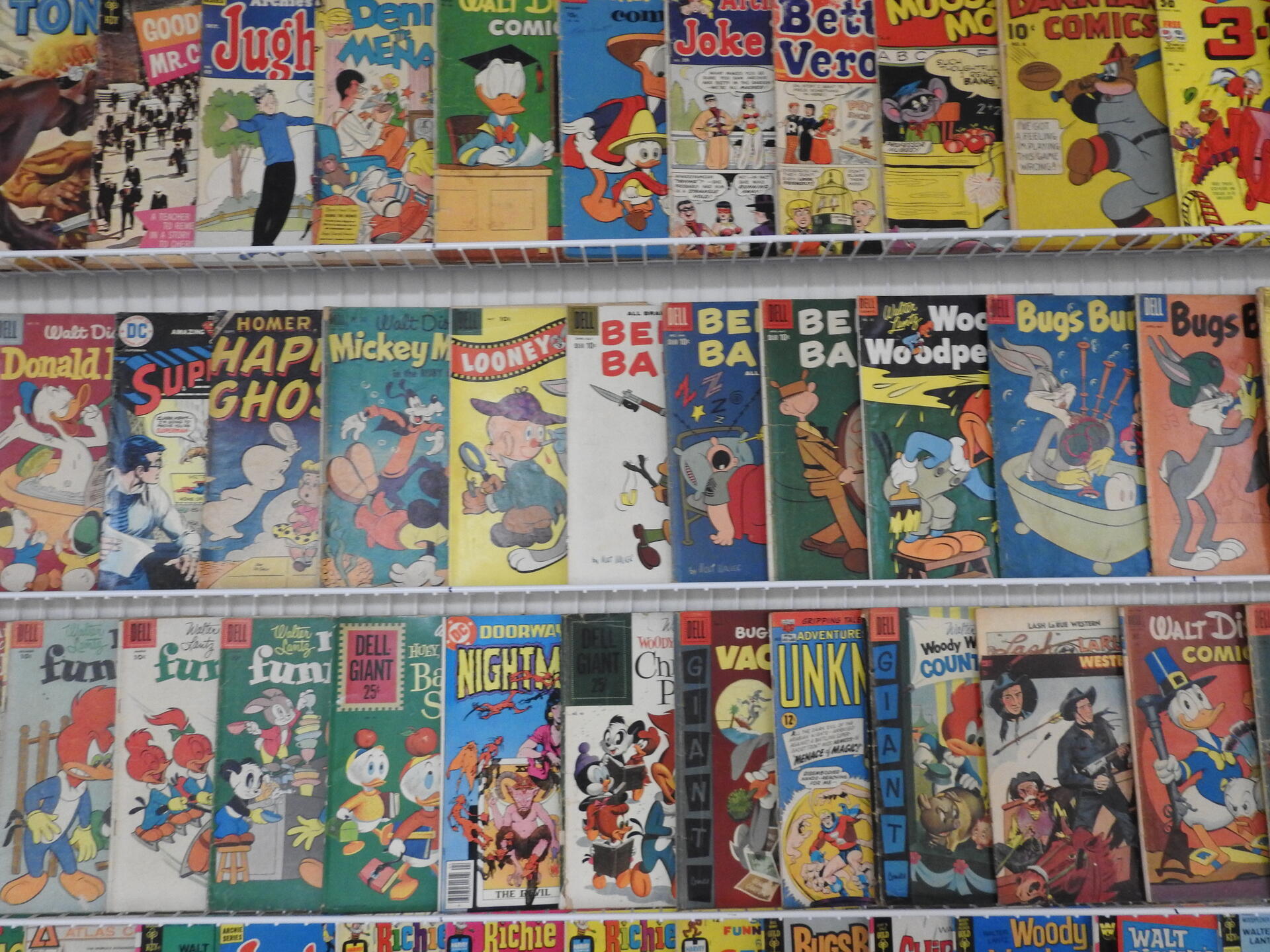 Huge Lot of 150+ Cartoon Comics W/ Bugs Bunny, Richie Rich, Donald ...