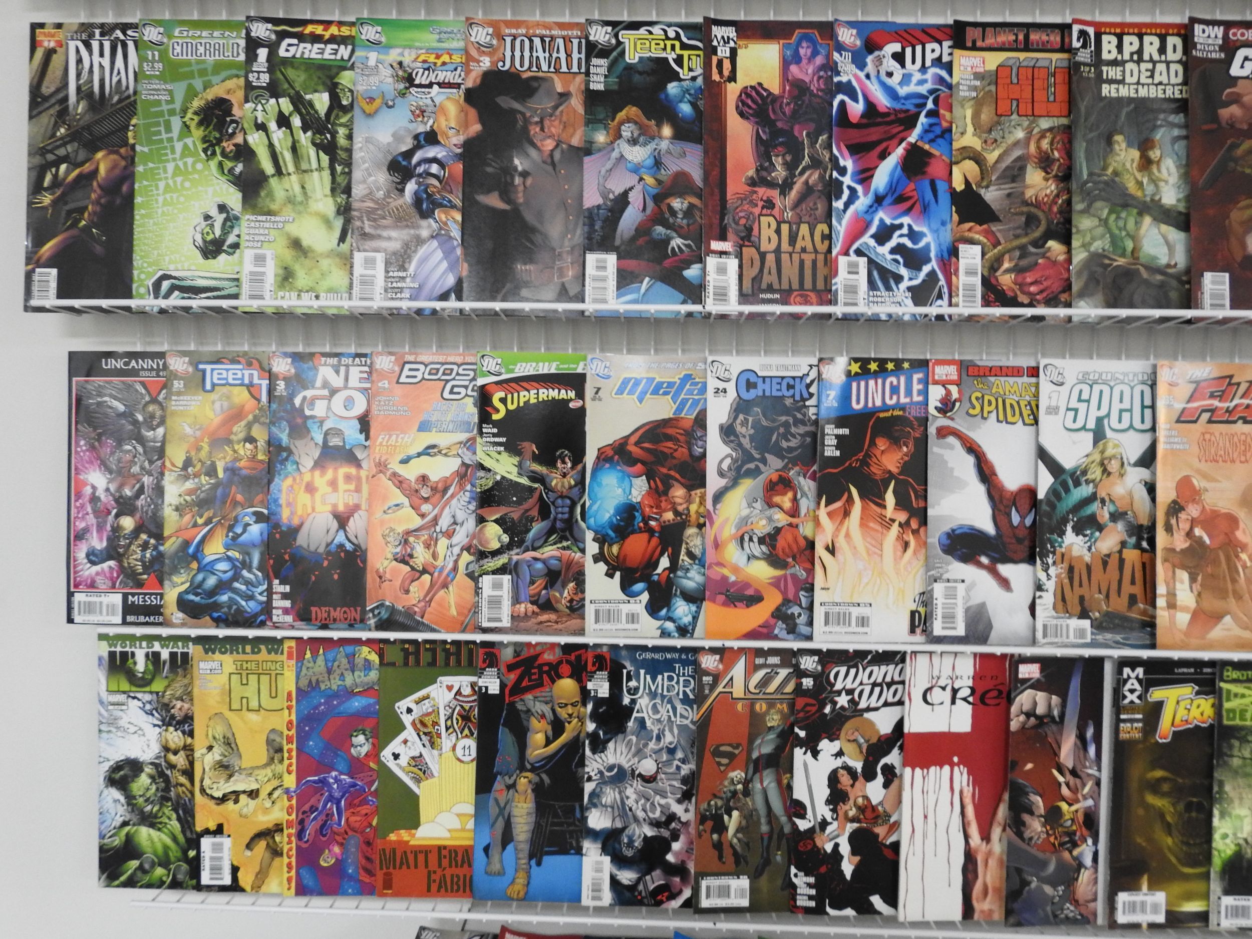 Huge Lot of 210+ Comics W/ Hellboy, Batman, Avengers+MORE! Avg Fine/VF ...