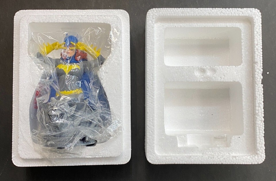 DC Direct Women of the DC Universe Series 3 Batgirl Mini Bust Amanda ...