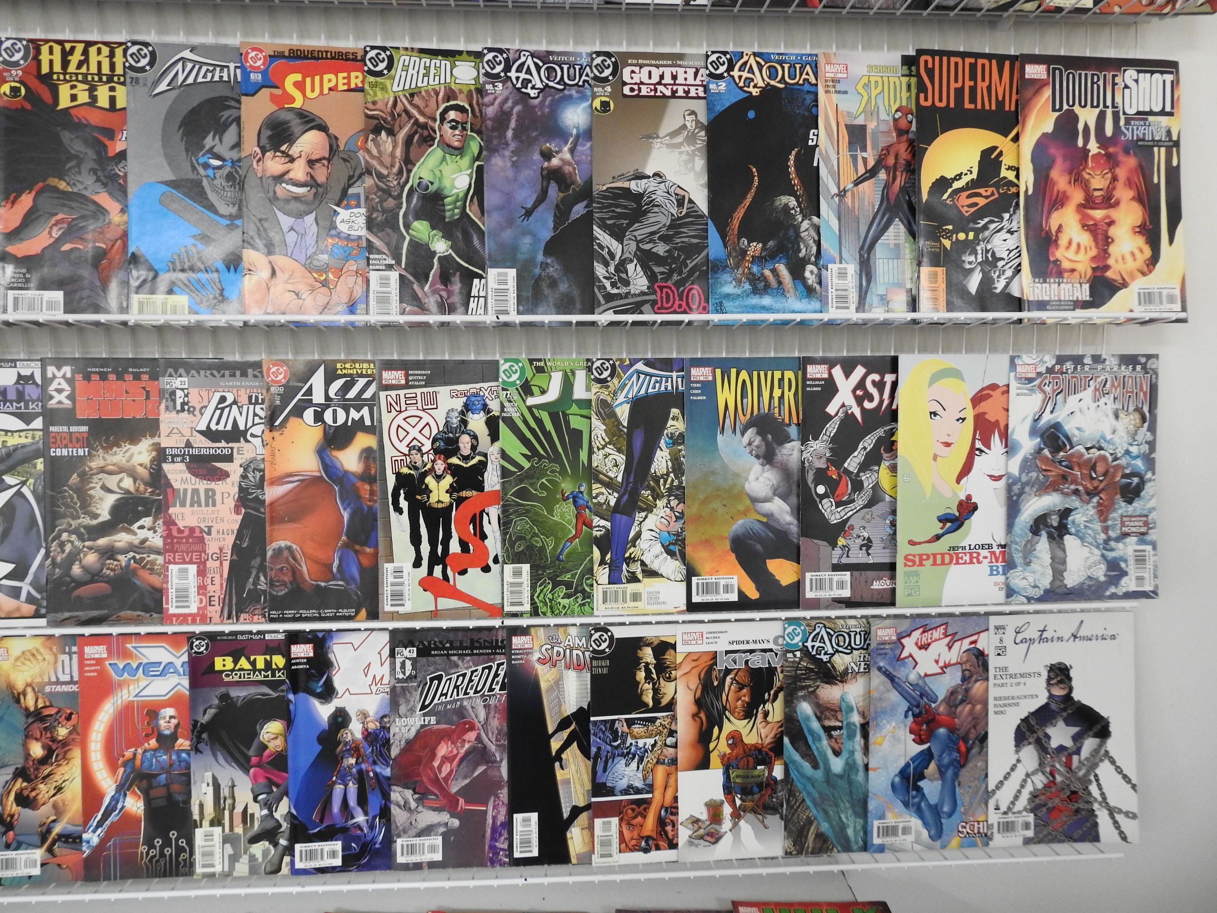 Huge Lot 200+ Comics W/ Spider-Man, Elektra, Superman, +More ...
