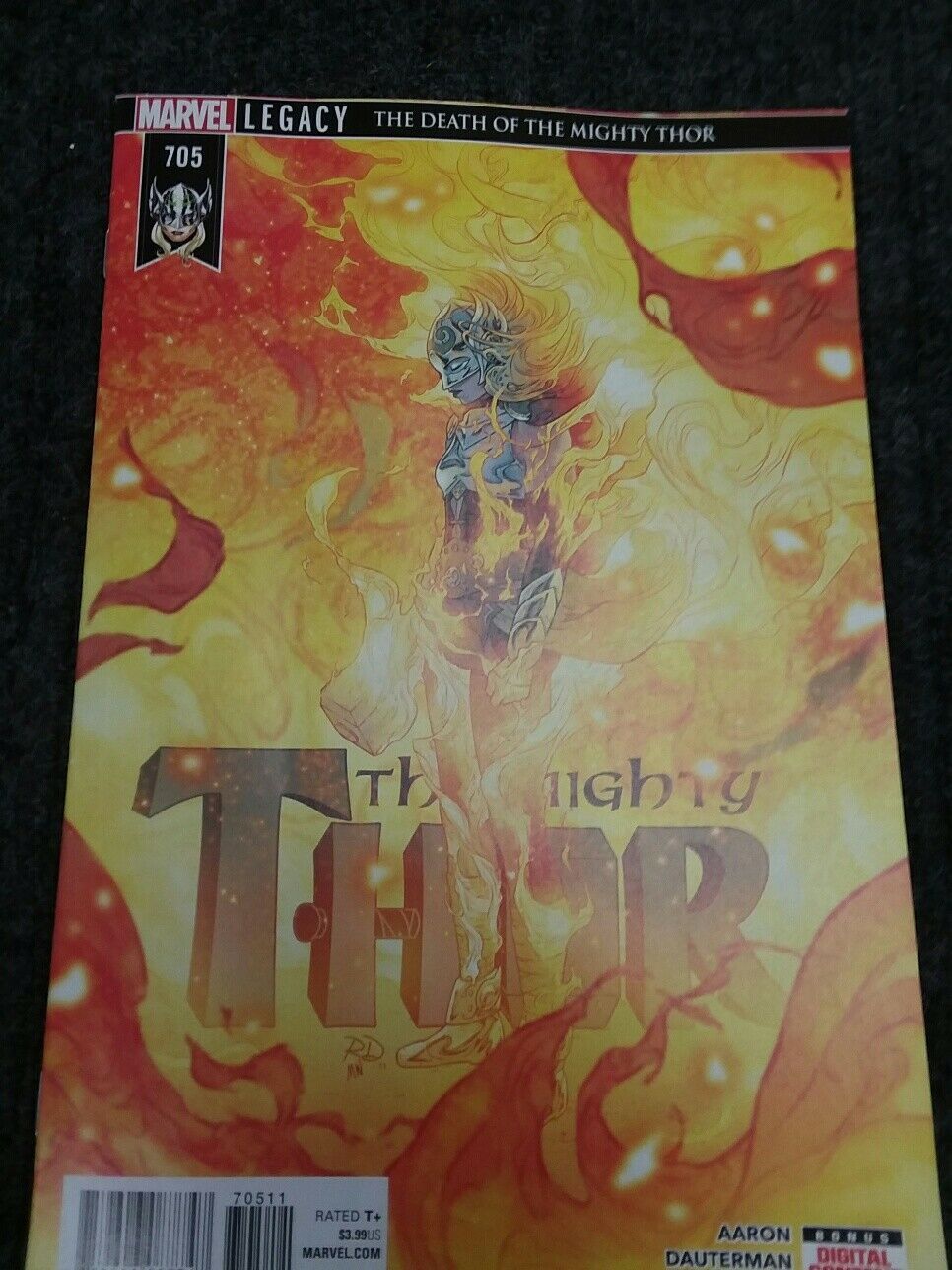 Thor - #705 Death of Thor + #700 3d Lenticular Death of Captain Marvel ...