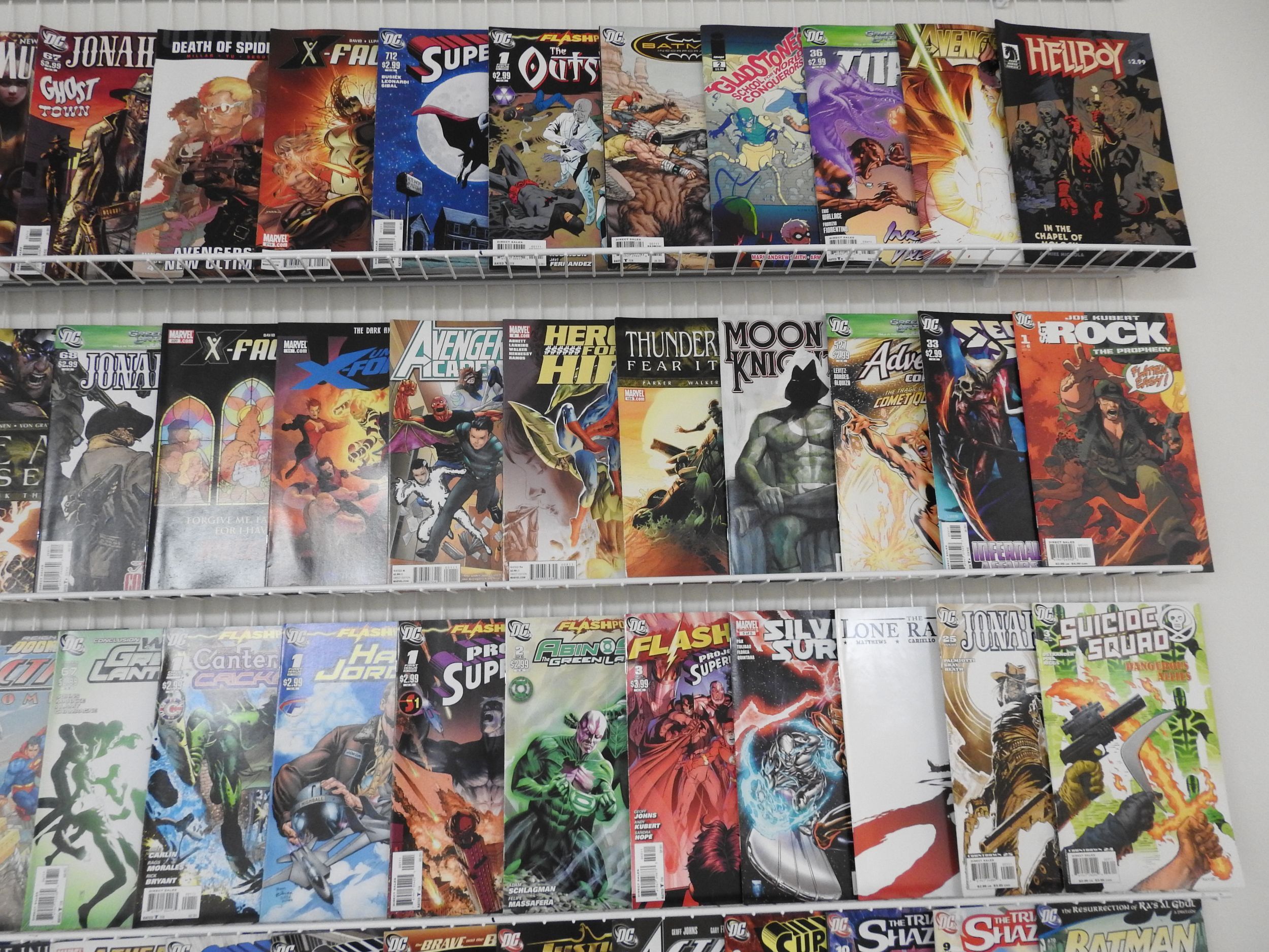 Huge Lot of 210+ Comics W/ Hellboy, Batman, Avengers+MORE! Avg Fine/VF ...