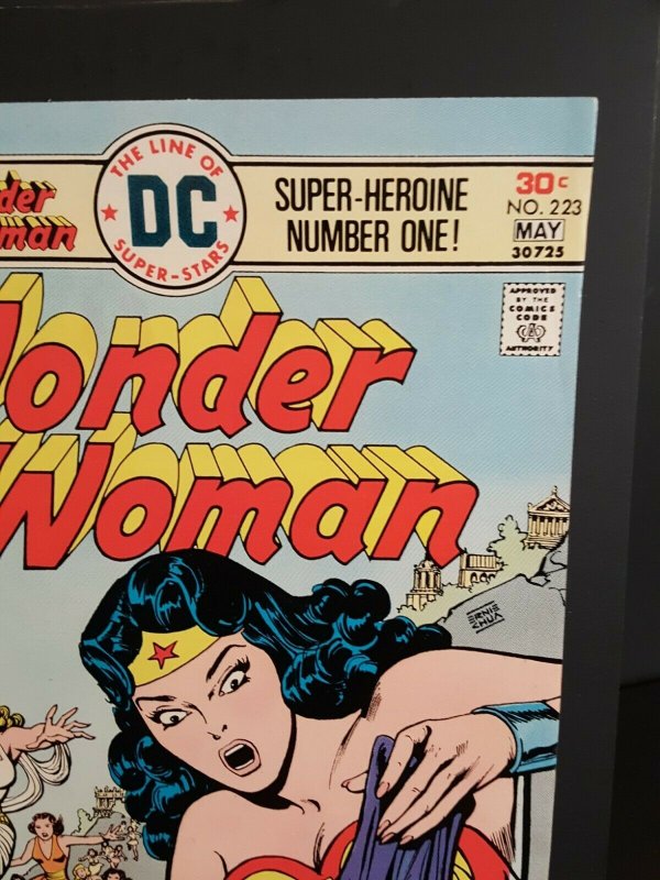 1976 DC Comic - WONDER WOMAN #223 - "Welcome Back to Life... Steve ...