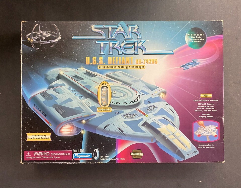 Star Trek Starship Toy Deep Space 9 USS Defiant NX-74205 1997 Playmates ...