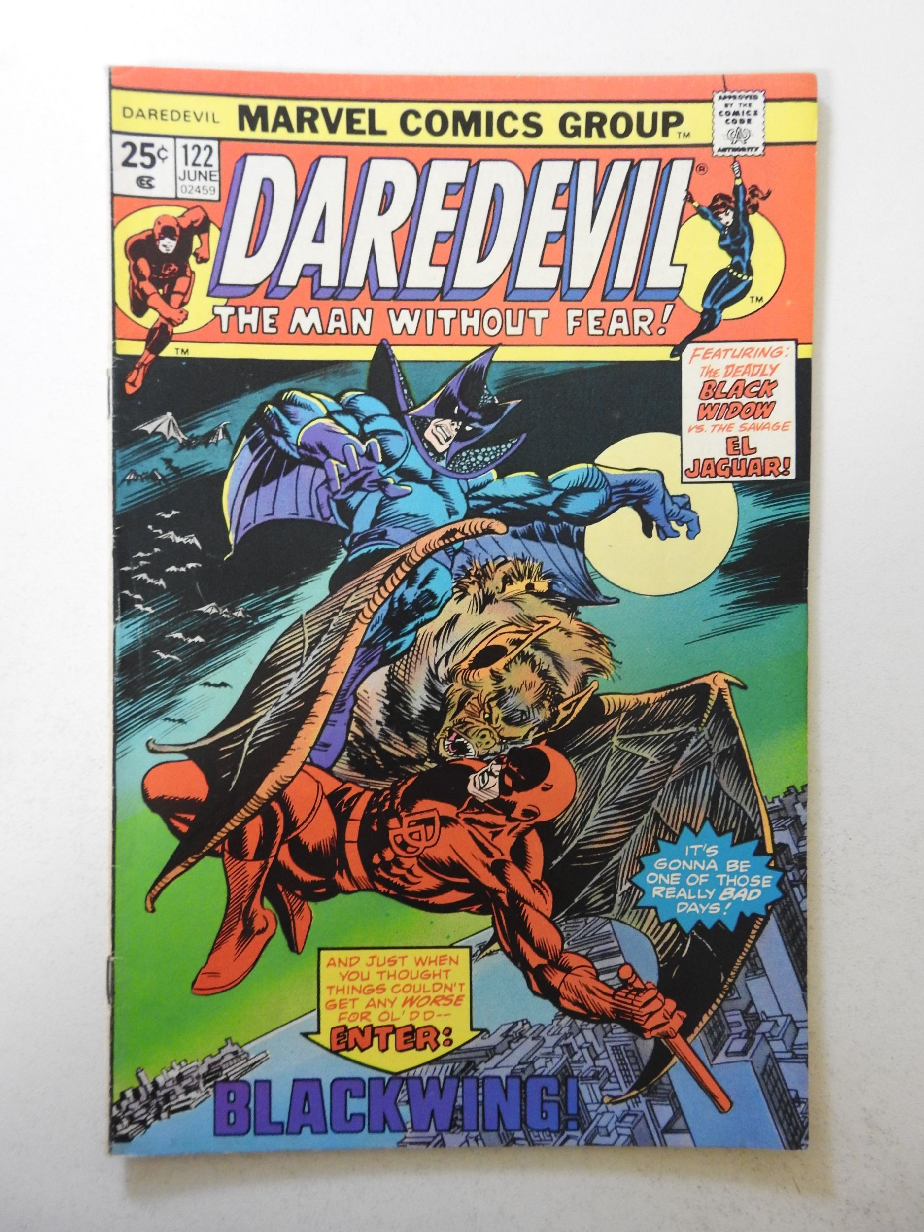 Daredevil #122 (1975) VG+ Condition centerfold detached bottom staple ...
