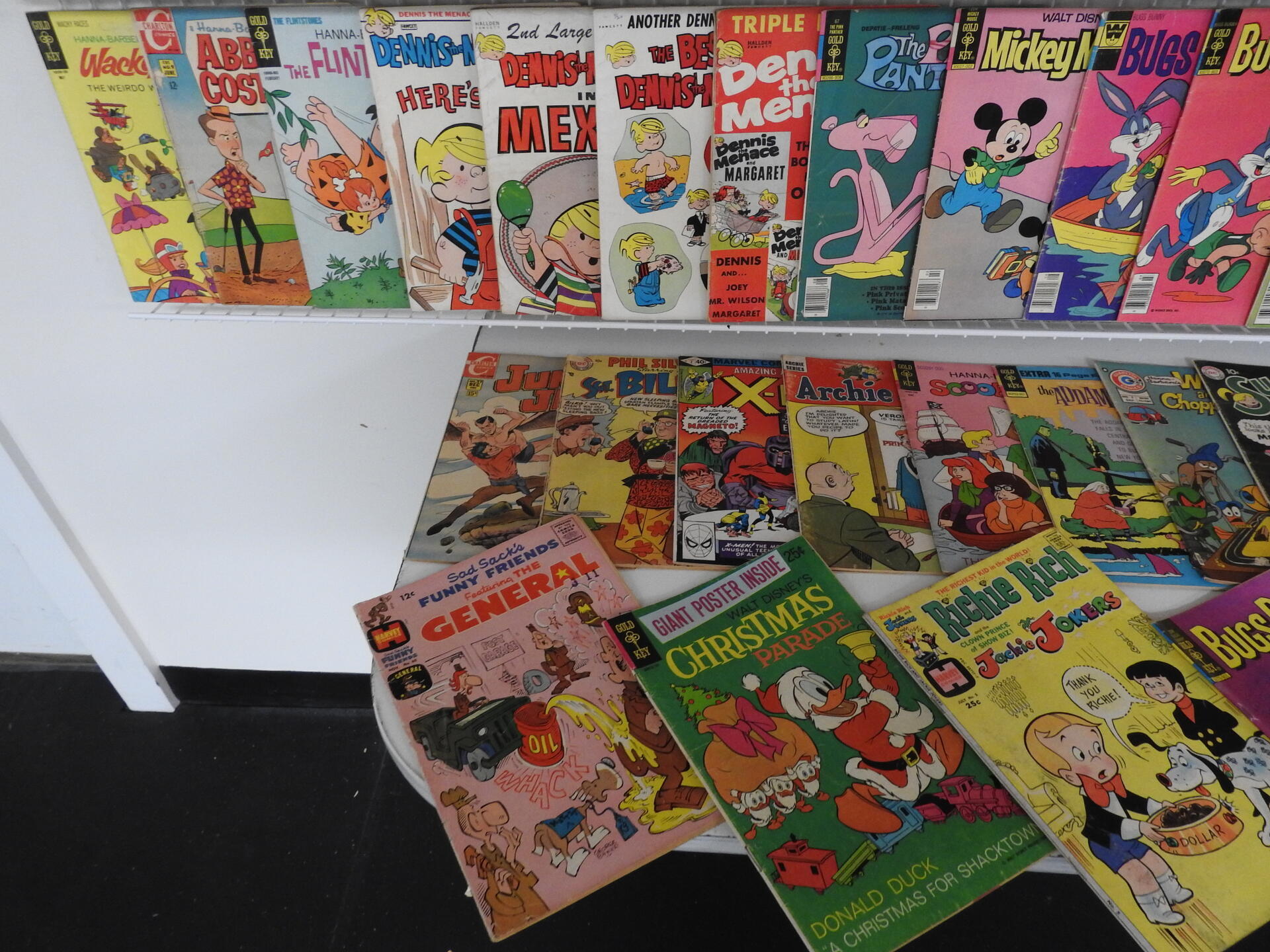 Huge Lot of 150+ Cartoon Comics W/ Bugs Bunny, Richie Rich, Donald ...