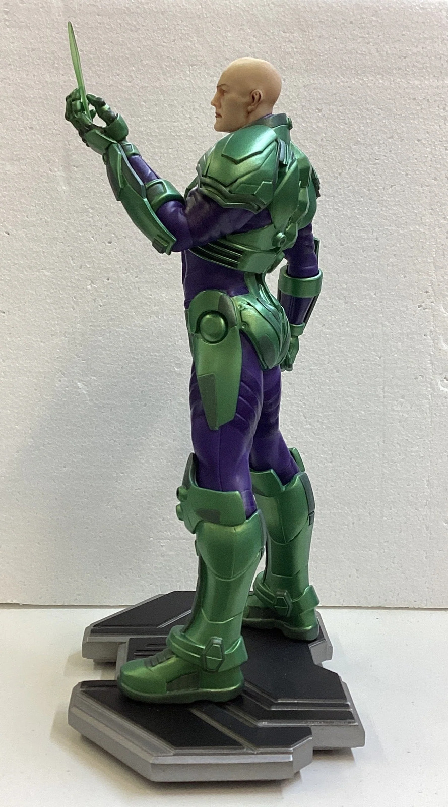 DC Comics Icons Lex Luthor Statue 776/5200 | Comic Collectibles ...