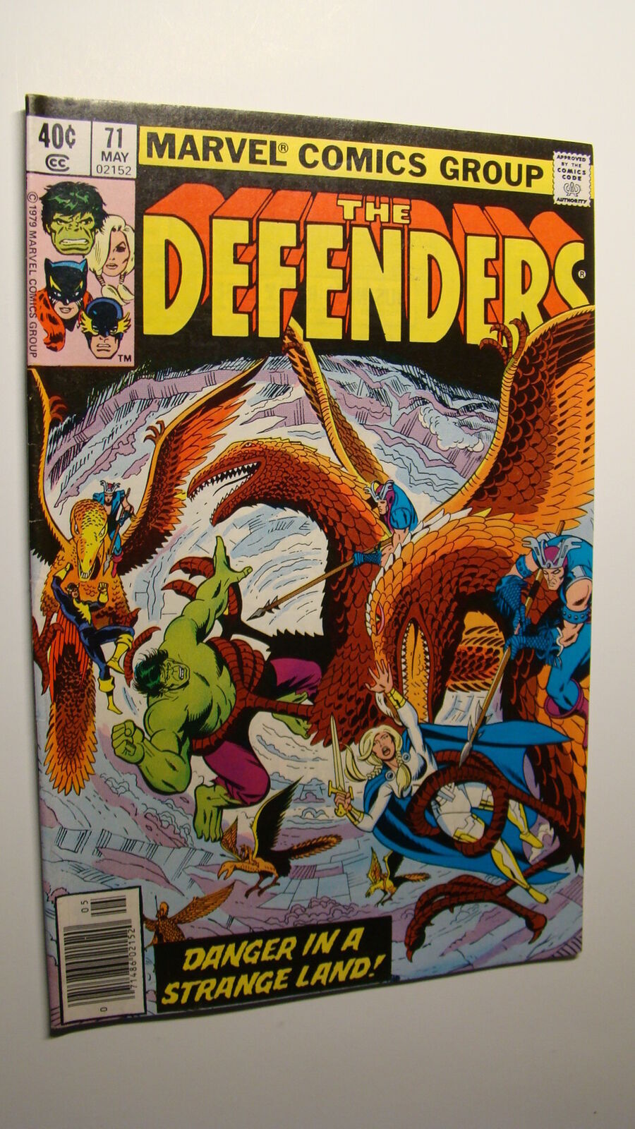 Defenders 71 *High Grade* VS Lunatik Hellcat Hulk Nighthawk Valkyrie ...