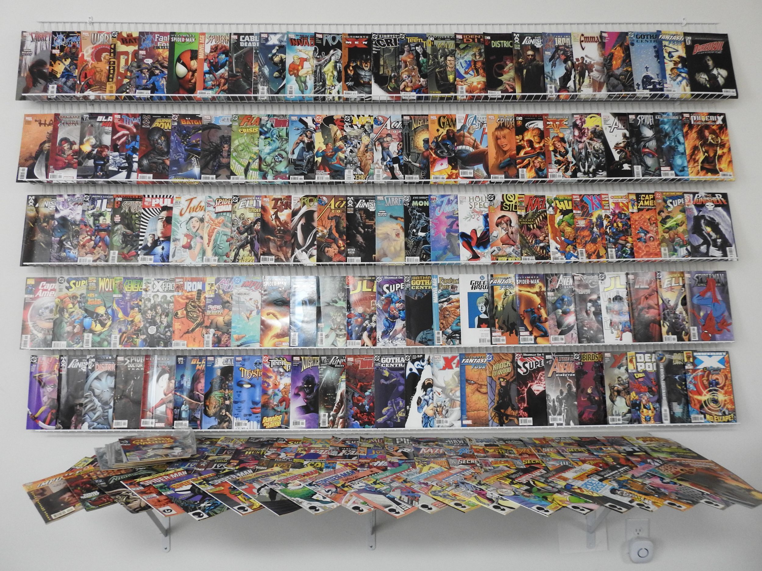 Huge Lot 200+ Comics W/ Spider-Man, Avengers, X-Men+ Avg Fine Condition ...