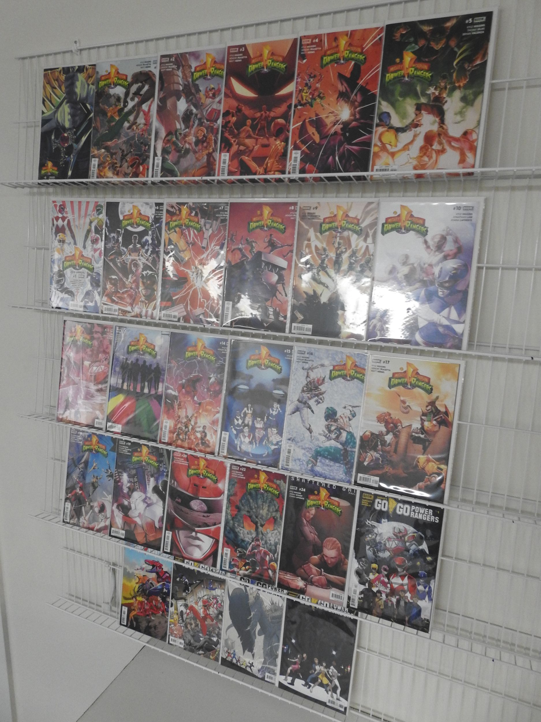 Huge Lot of (28) Power Ranger Comics #0, 1-10+ MORE! Must See NM- Avg ...