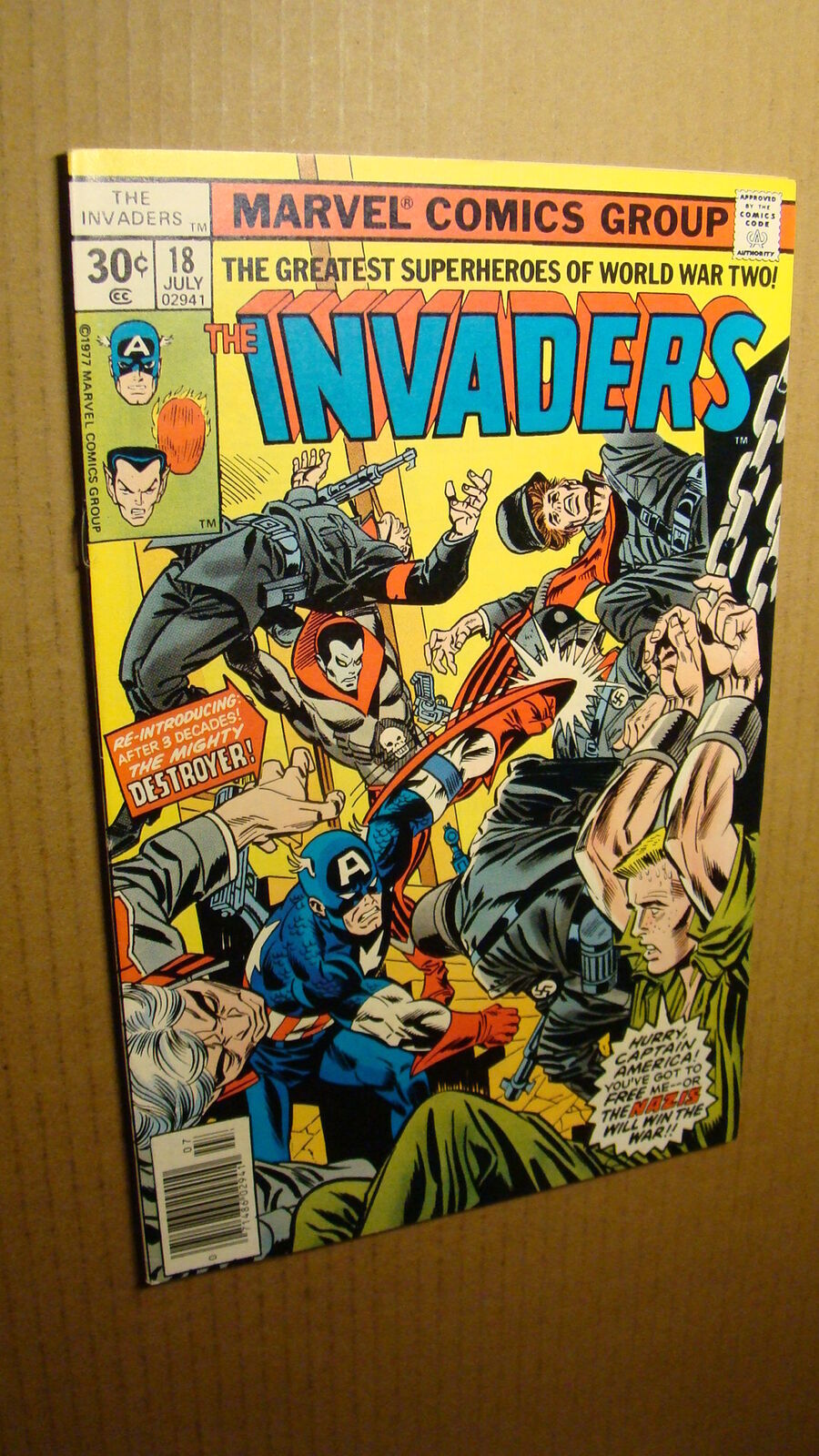 Invaders 18 *High Grade* Captain America VS Hitler 1st Appearance ...