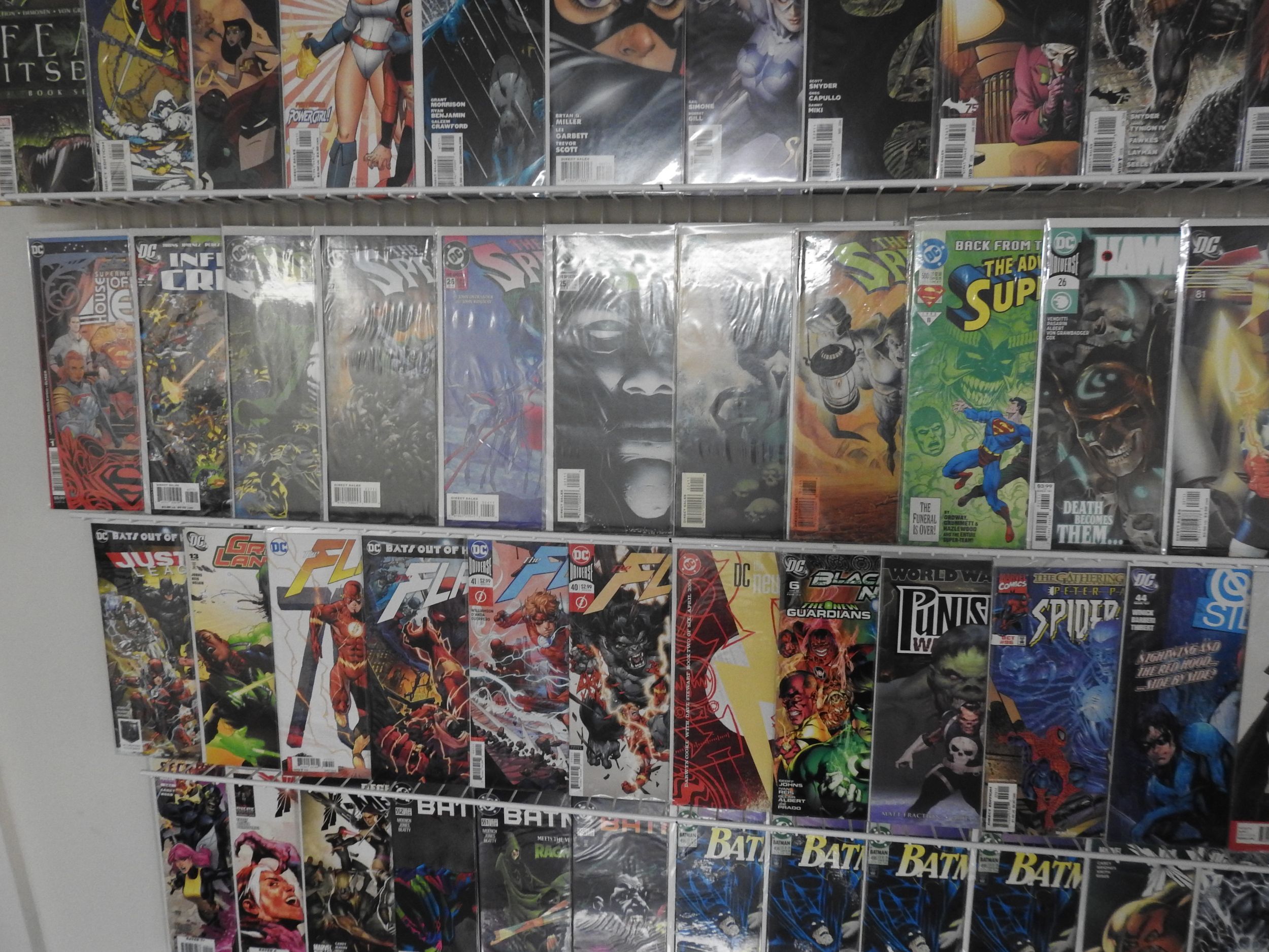 Huge Lot of 150+ comics w/ Batman, Wonder Woman Flash & more avg VF ...