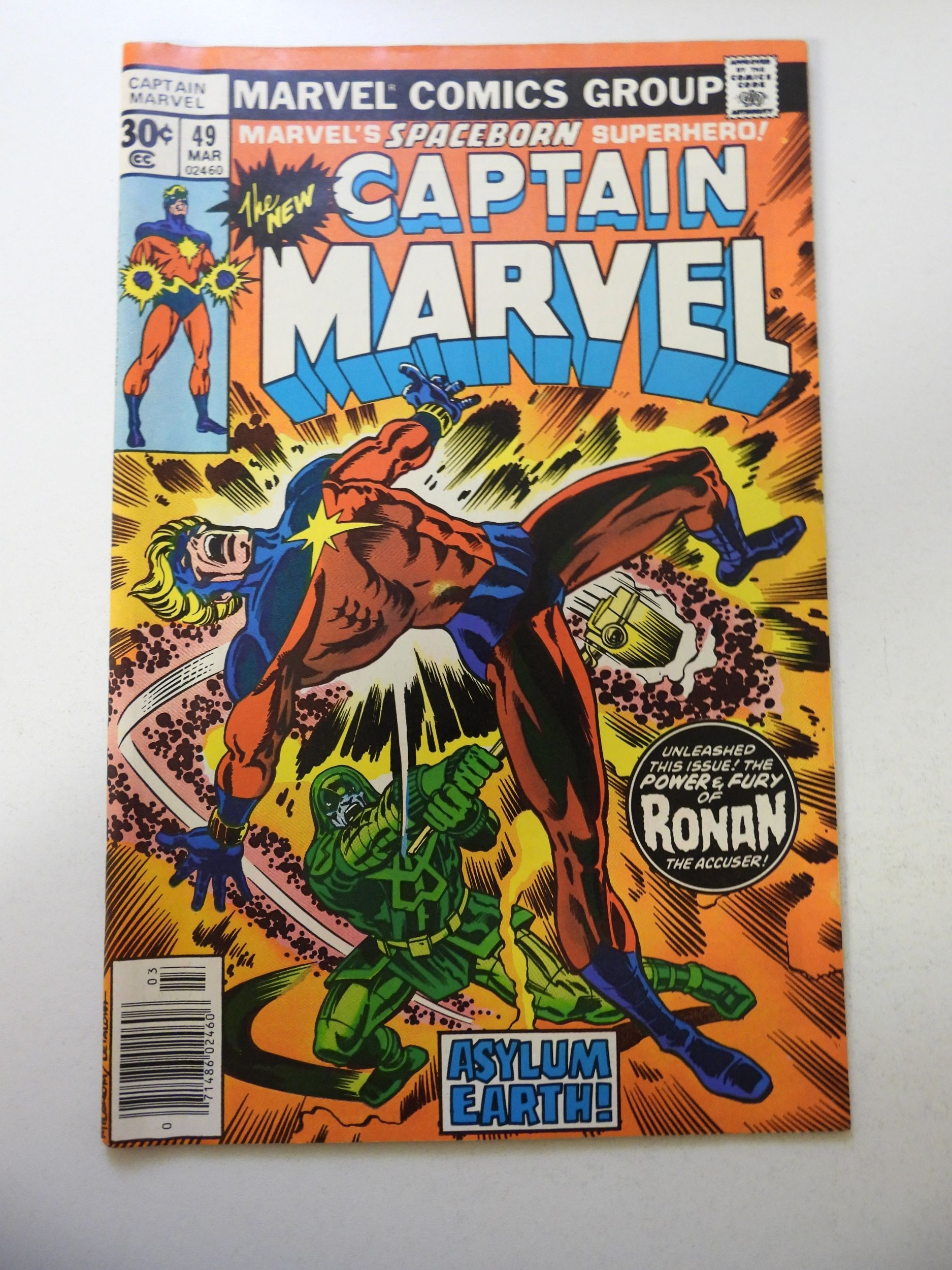 Captain Marvel #49 (1977) VG/FN Condition small moisture stain fc ...