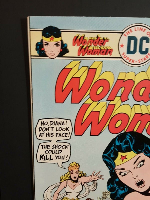 1976 DC Comic - WONDER WOMAN #223 - "Welcome Back to Life... Steve ...