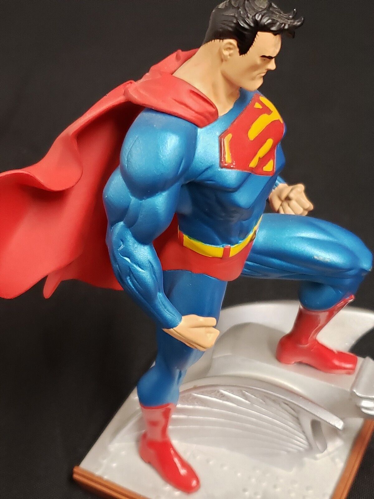 Superman Mini Statue DC Direct DC Jim Lee Hush | Comic Collectibles ...