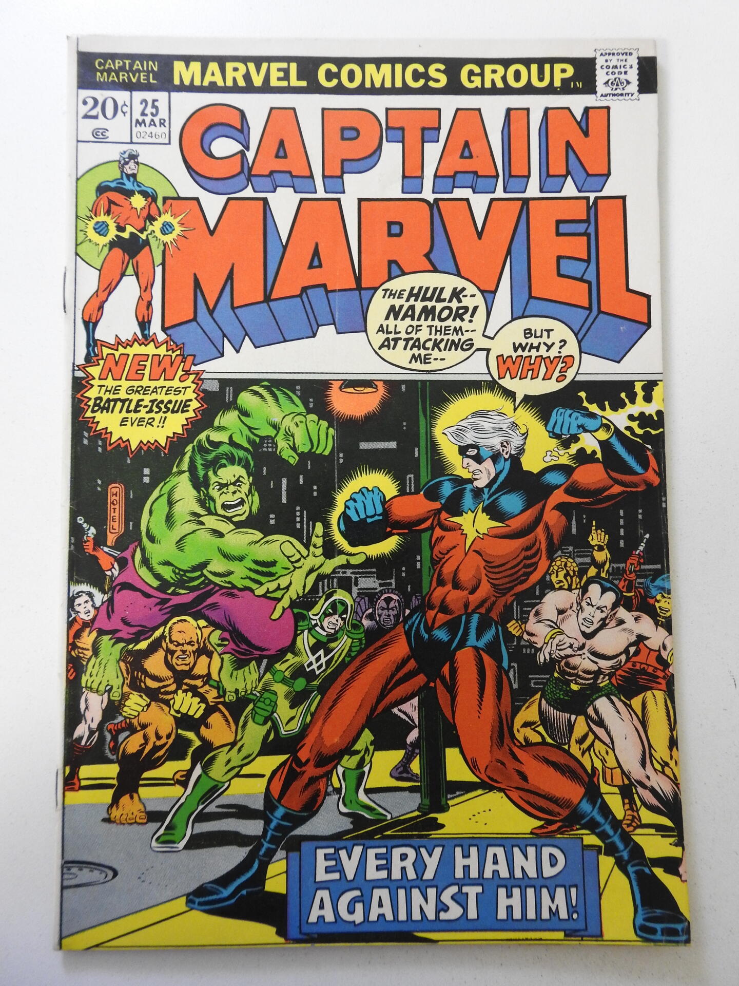 Captain Marvel #25 (1973) VG+ Cond rust on bottom staple, small tape ...