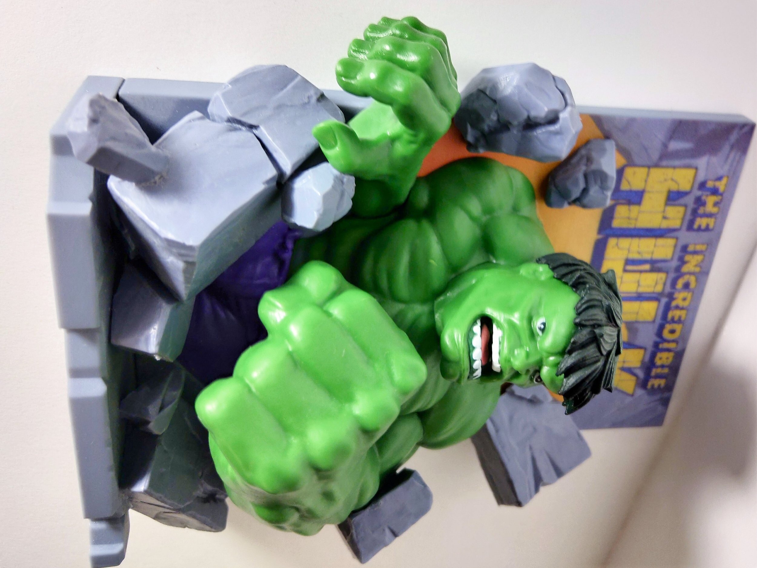 The Incredible Hulk 3D Comic Standee (Loot Crate Exclusive) | Comic ...