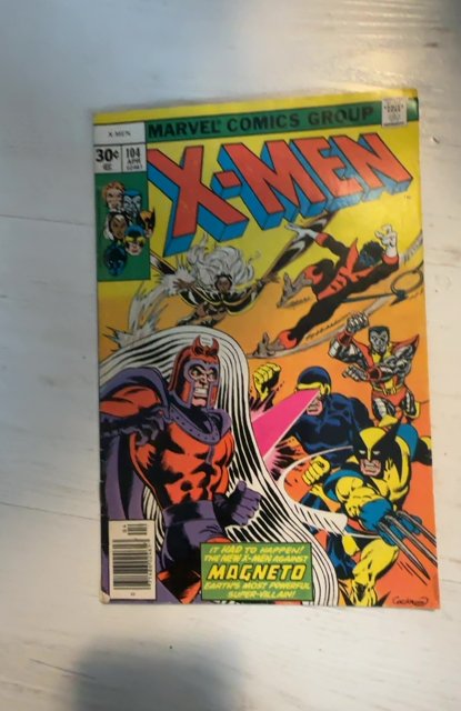 The X-Men #104 (1977)against Magneto- 1 inch spine split bottom | Comic ...