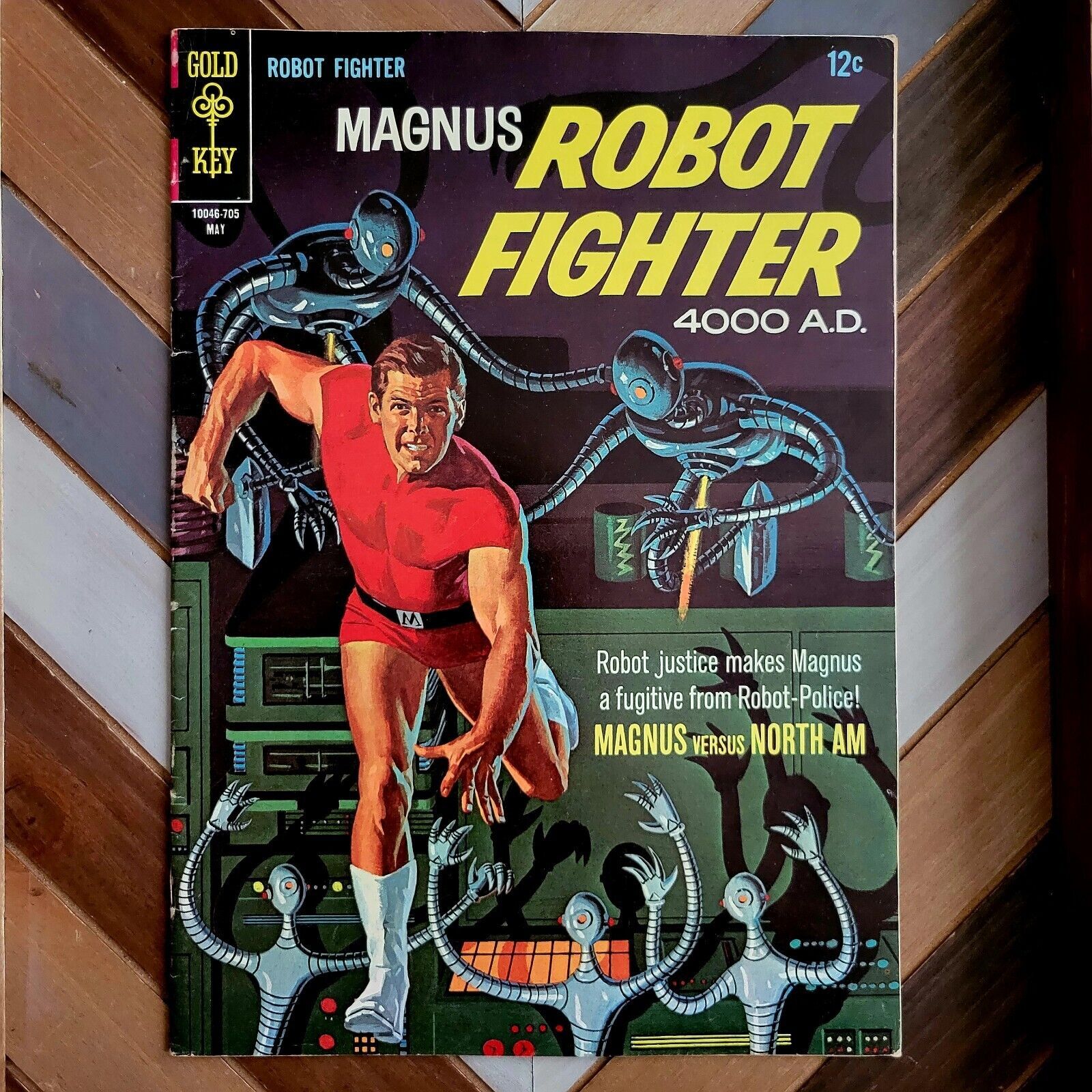 Magnus ROBOT FIGHTER: 4000 AD #18 FN+ (Gold Key 1967) vs NORTH AM! (12 ...