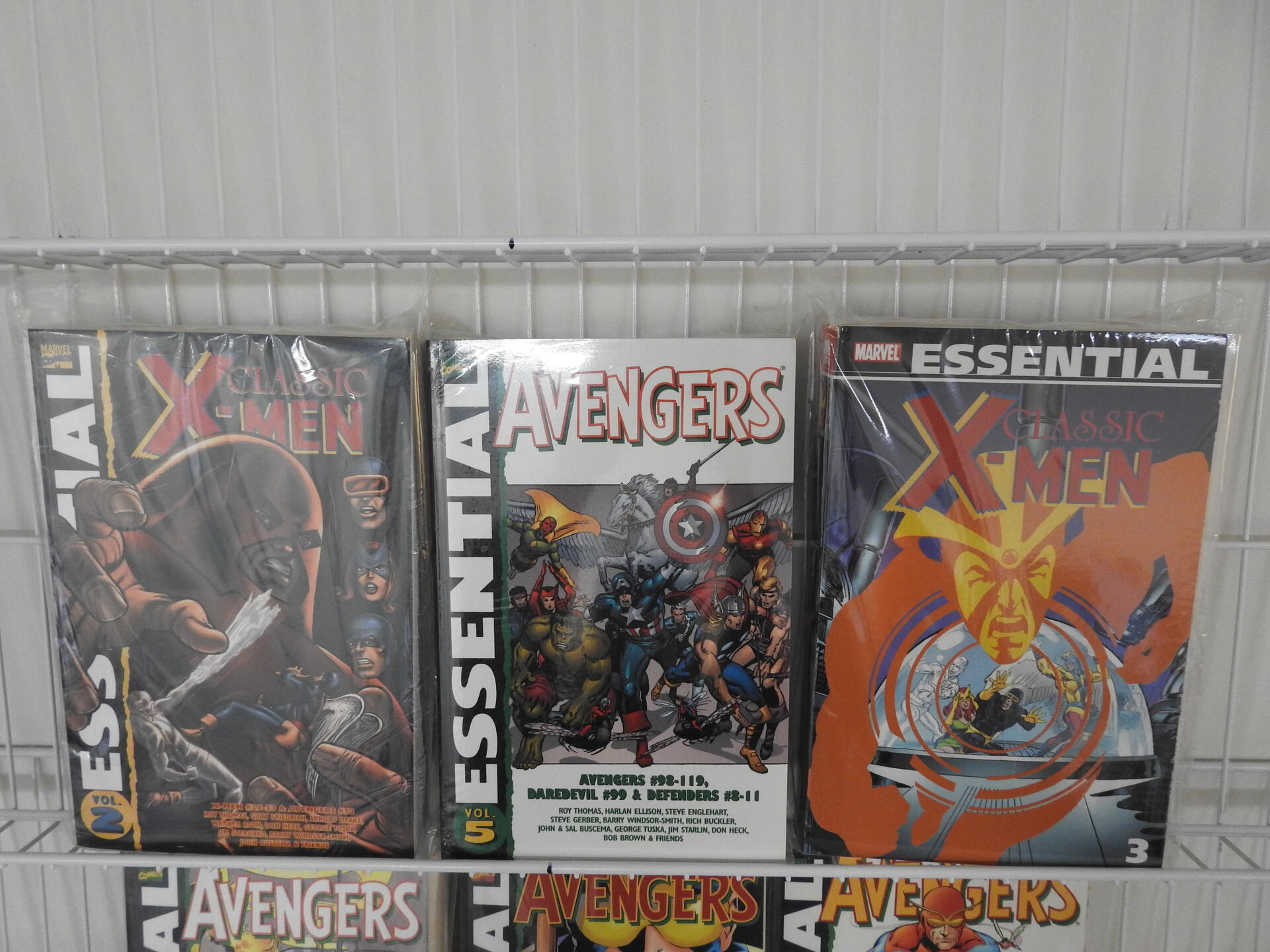 Huge Lot 12 Essentials TPB's W/ Avengers, Classic X-Men, Defenders+ Avg ...