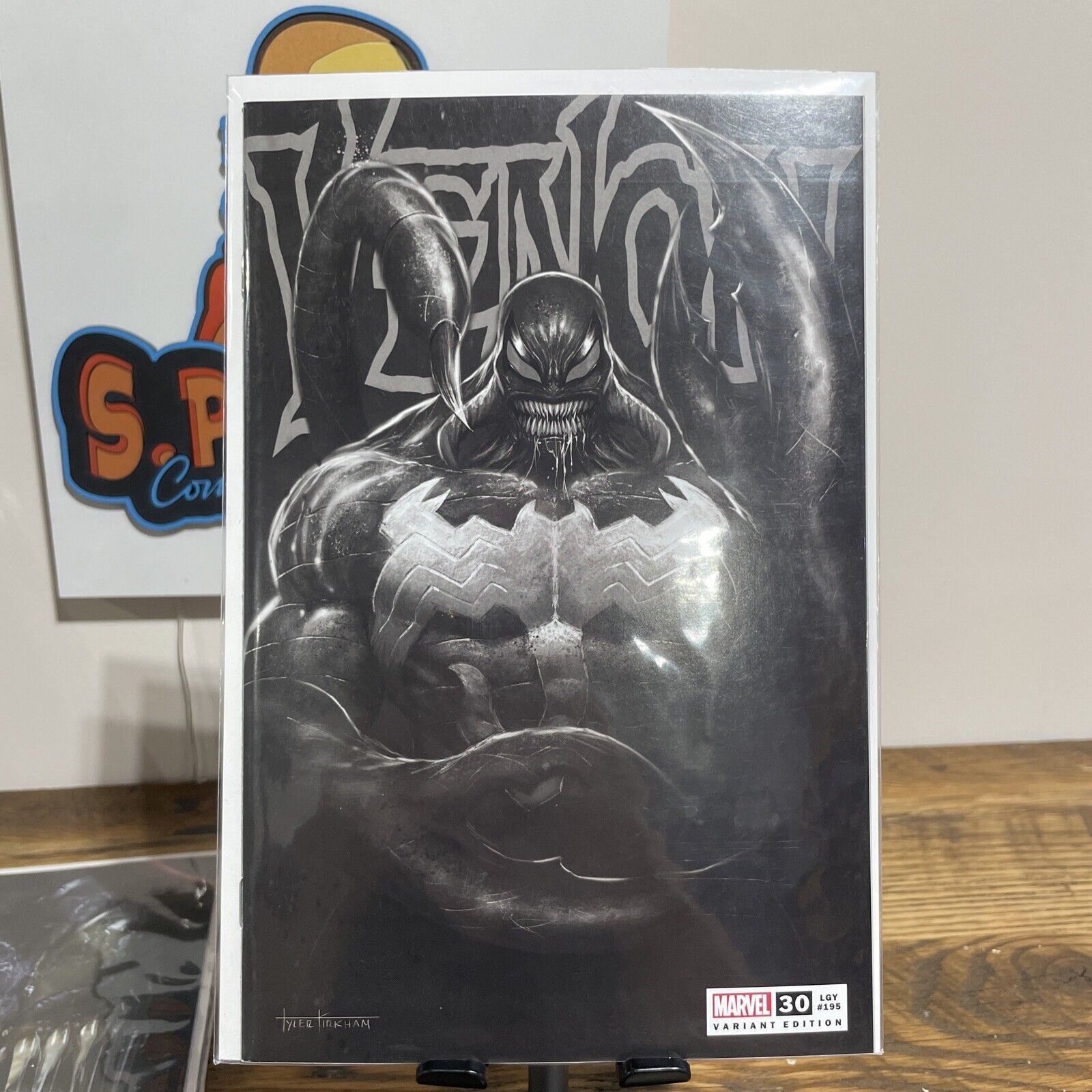 Venom #30 Tyler Kirkham Exclusive Black and White Trade Variant ...