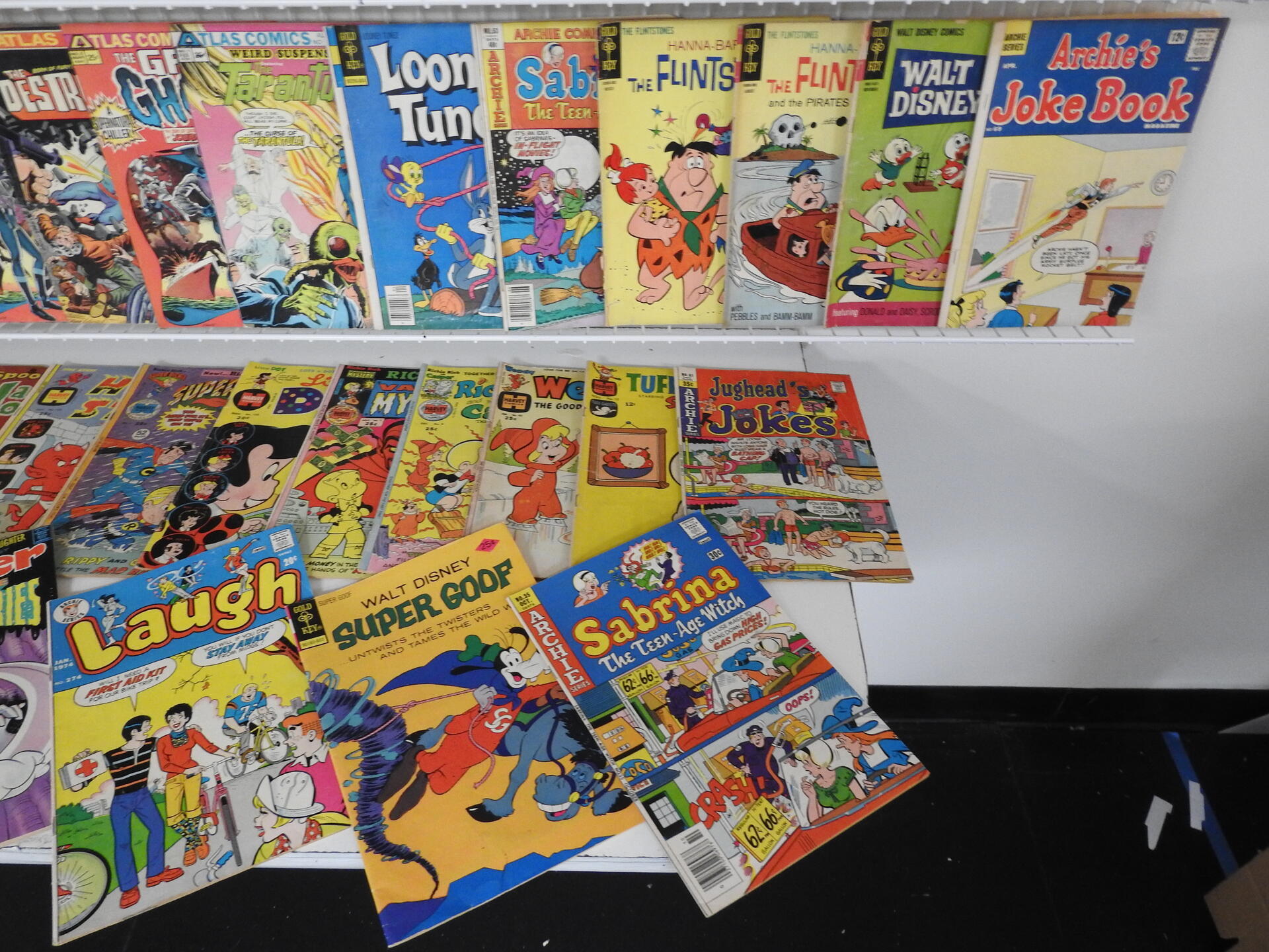 Huge Lot of 150+ Cartoon Comics W/ Bugs Bunny, Richie Rich, Donald ...