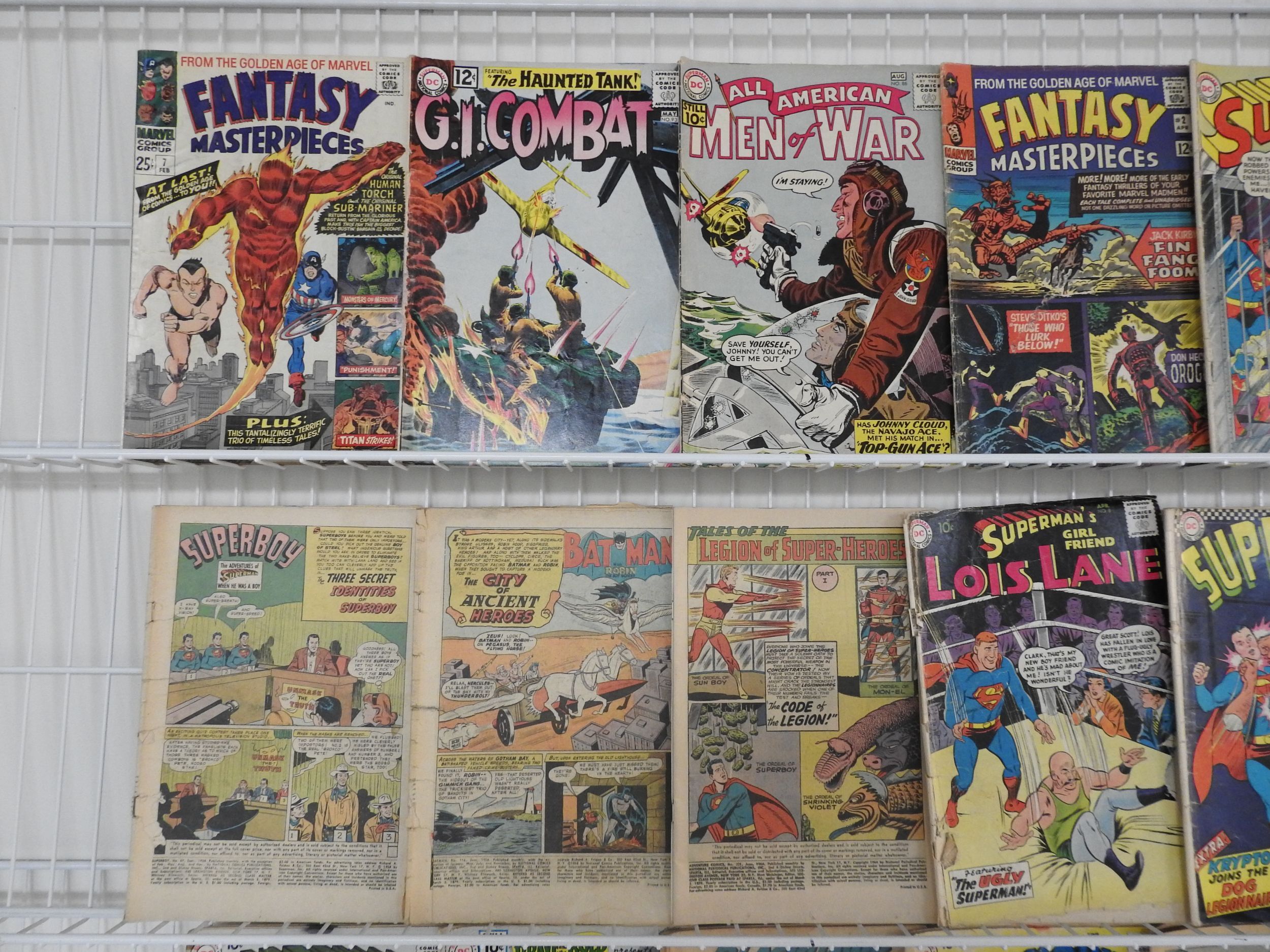 Lot of 32 Low Grade Comics W/ Superman, Batman, Green Lantern, +More ...