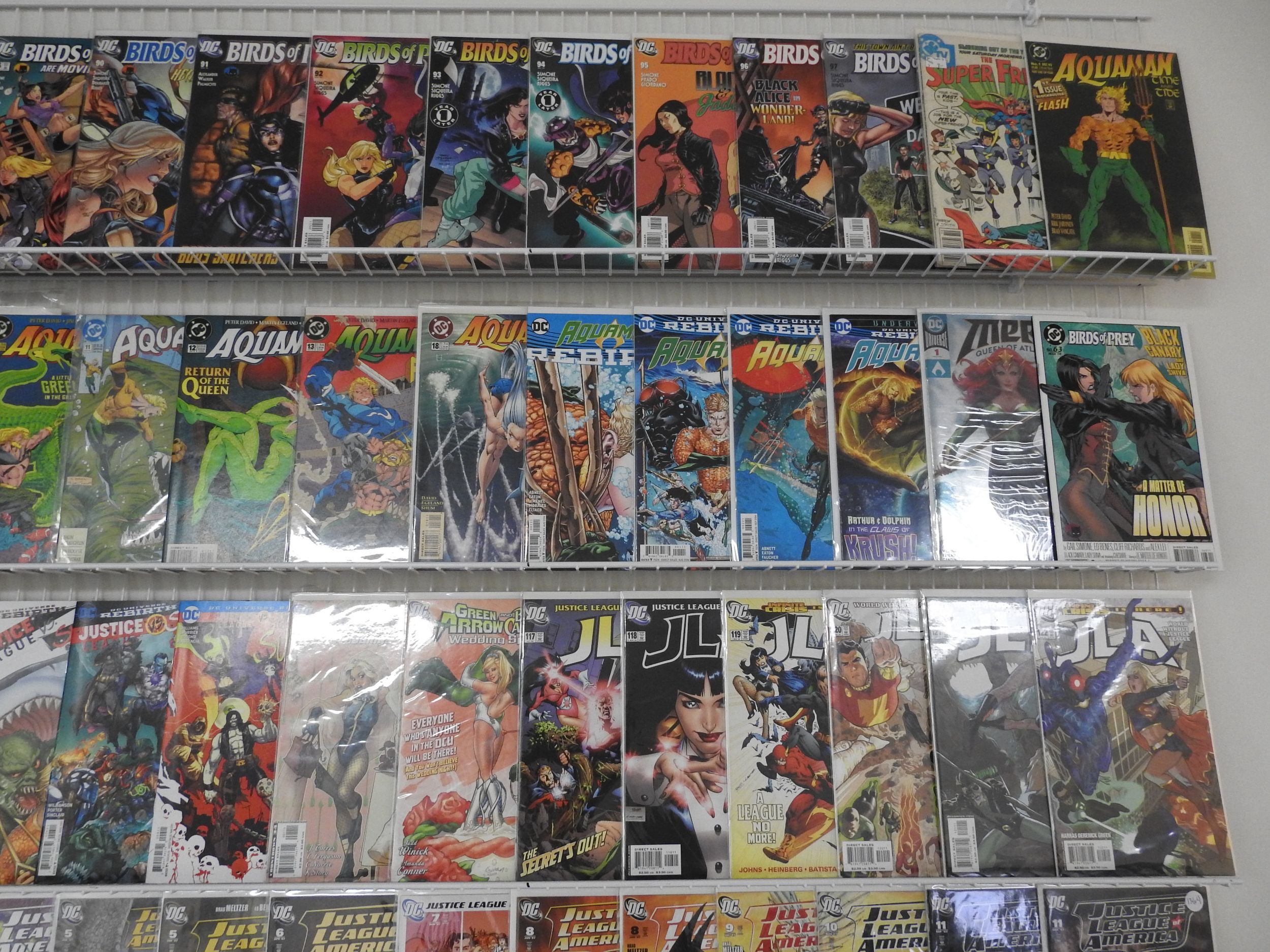 Huge Lot 170+ Comics W/ Justice League, Birds of Prey, Aquaman, +More ...