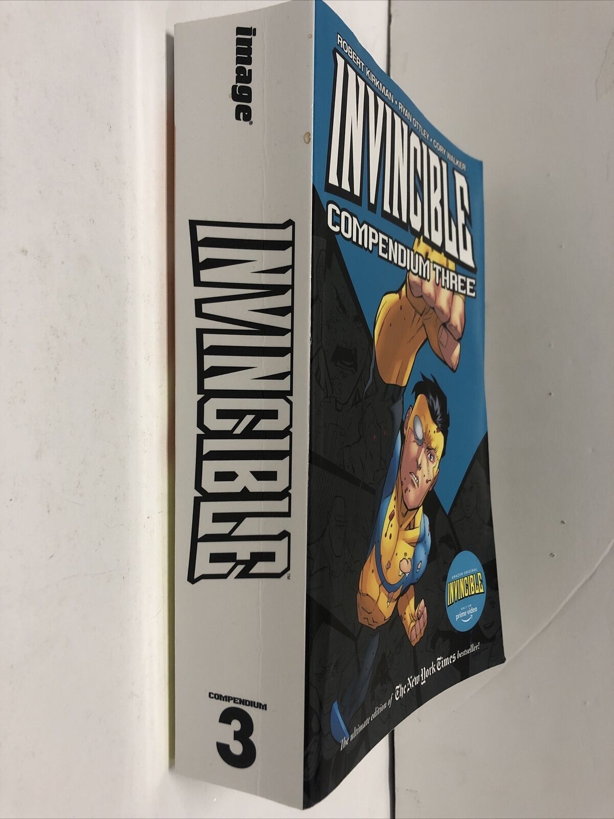 Invincible (2021) Compendium 3 Robert Kirkman•Ryan Ottley•Cory Walker ...