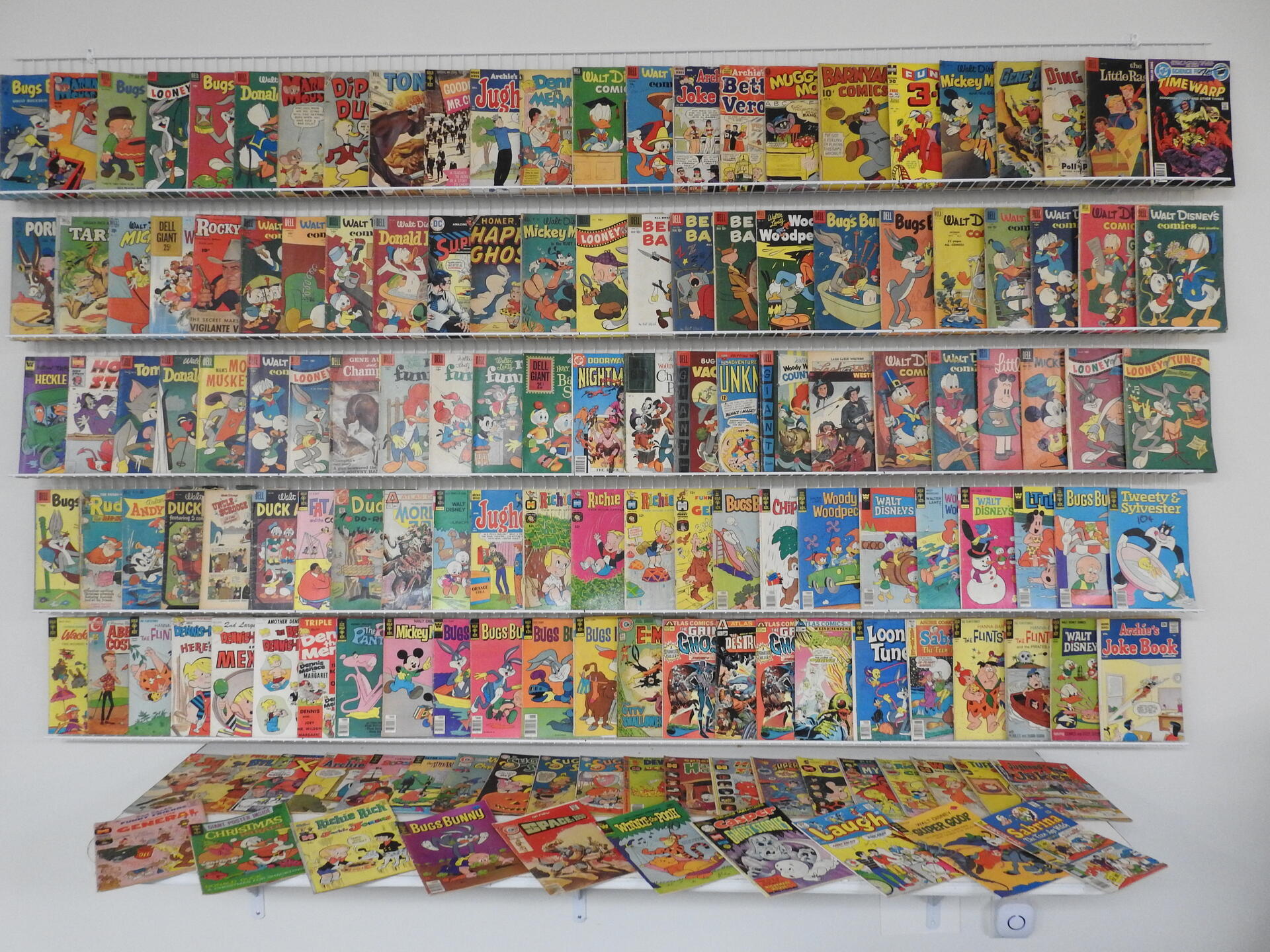 Huge Lot of 150+ Cartoon Comics W/ Bugs Bunny, Richie Rich, Donald ...