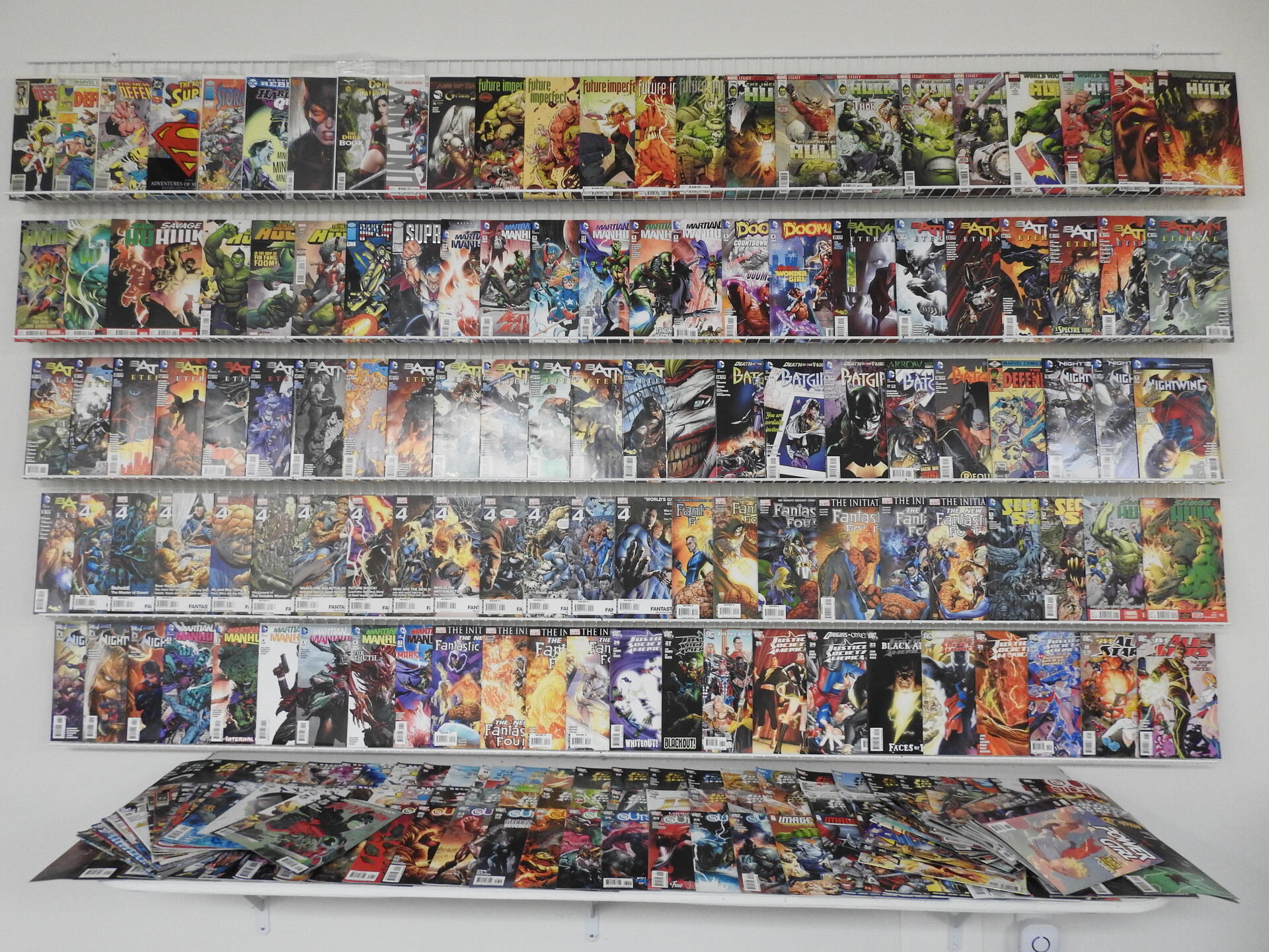 Huge Lot of 250+ Comics W/ Fantastic Four, Batman, Batgirl Avg. VF ...