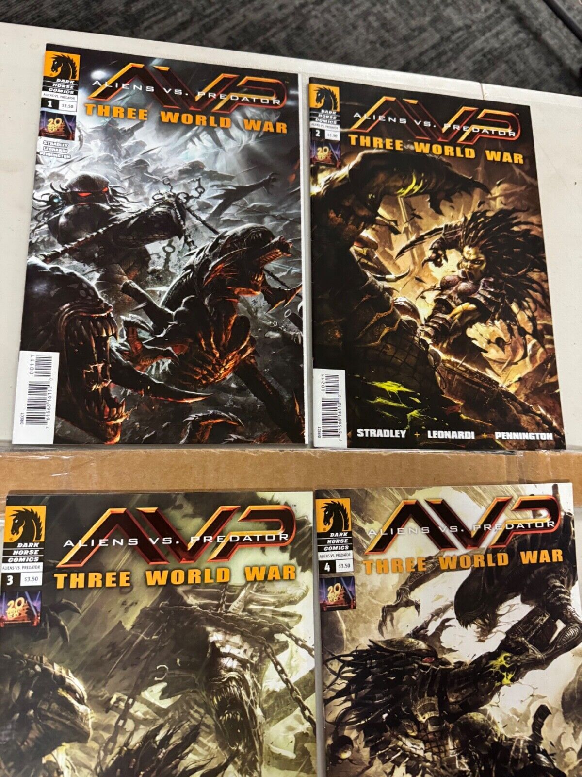 lot of four Dark Horse ALIENS VS PREDATOR THREE WORLD WAR #1 2 3 4 ...